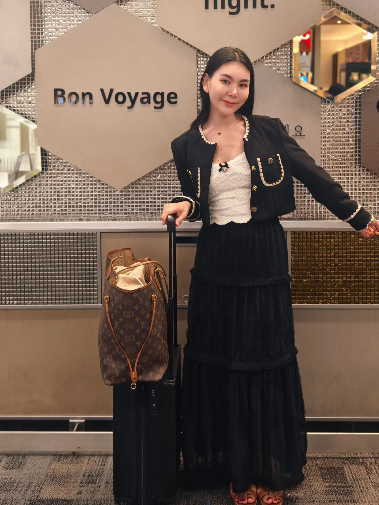 Airport look เป็นลุคที่สำคัญนะคะอย่ามองข้าม | แกลเลอรีที่โพสต์โดย TEERADA | Lemon8