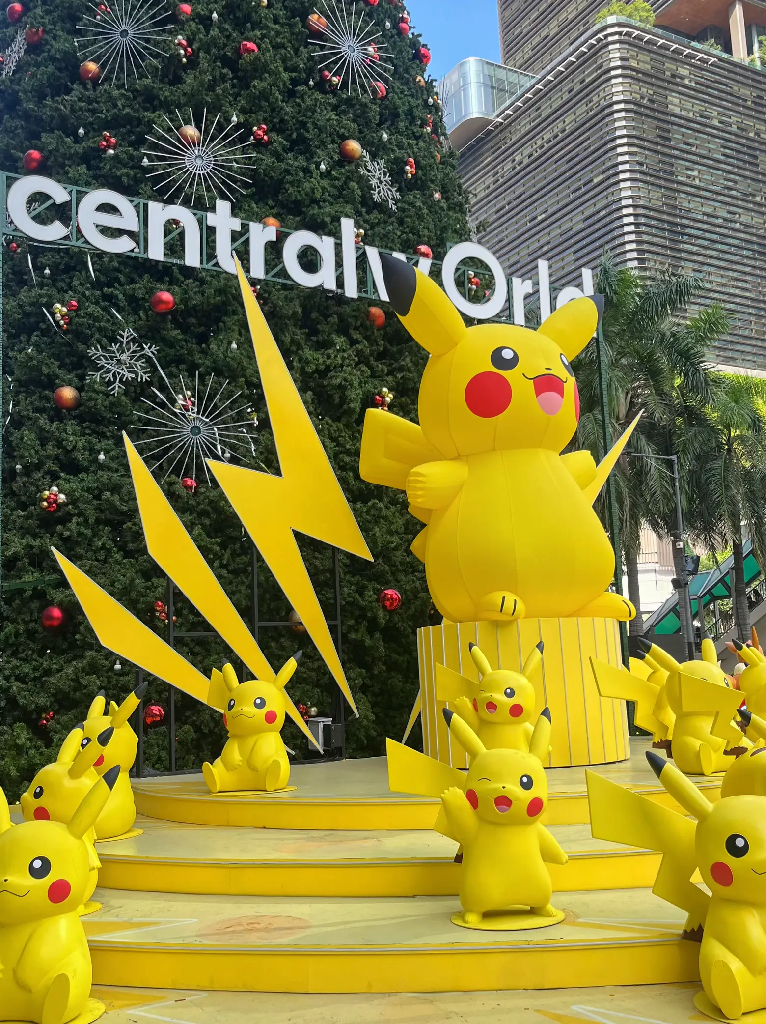 กองทัพPIKACHU บุกCentralWorld⚡️ | แกลเลอรีที่โพสต์โดย SPCY 🎈 | Lemon8