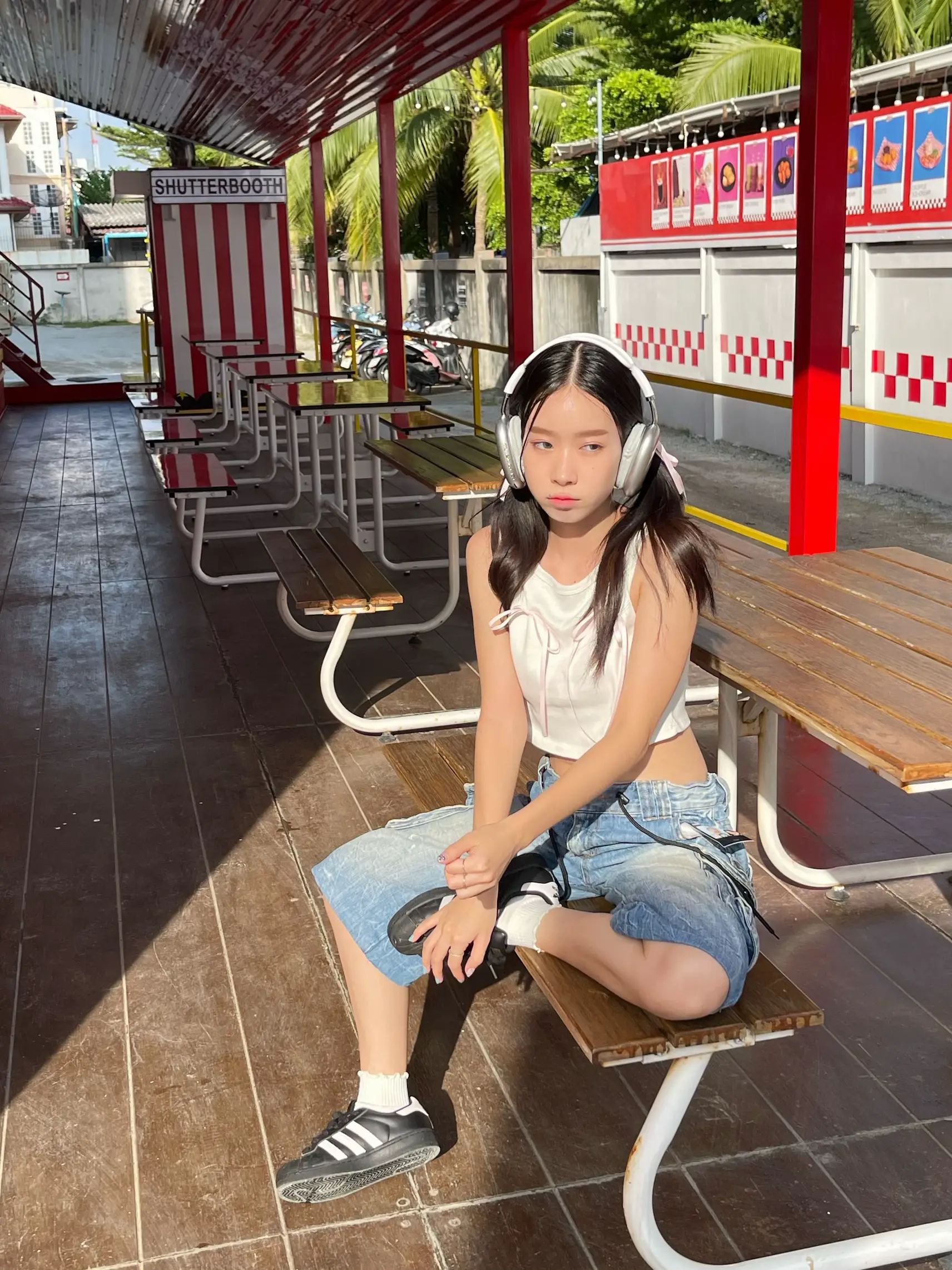 คาเฟ่ฟีลเมกาที่บางแสน🍔🥤 | แกลเลอรีที่โพสต์โดย May warit | Lemon8