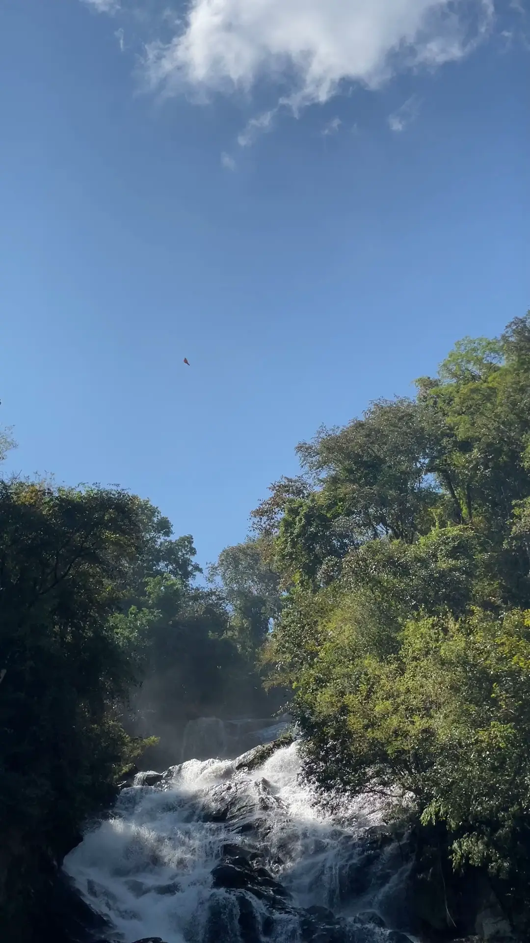 น้ำตก แม่เตี๊ยะ จอมทอง เชียงใหม่ 📍 | วิดีโอที่เผยแพร่โดย Mew | Lemon8