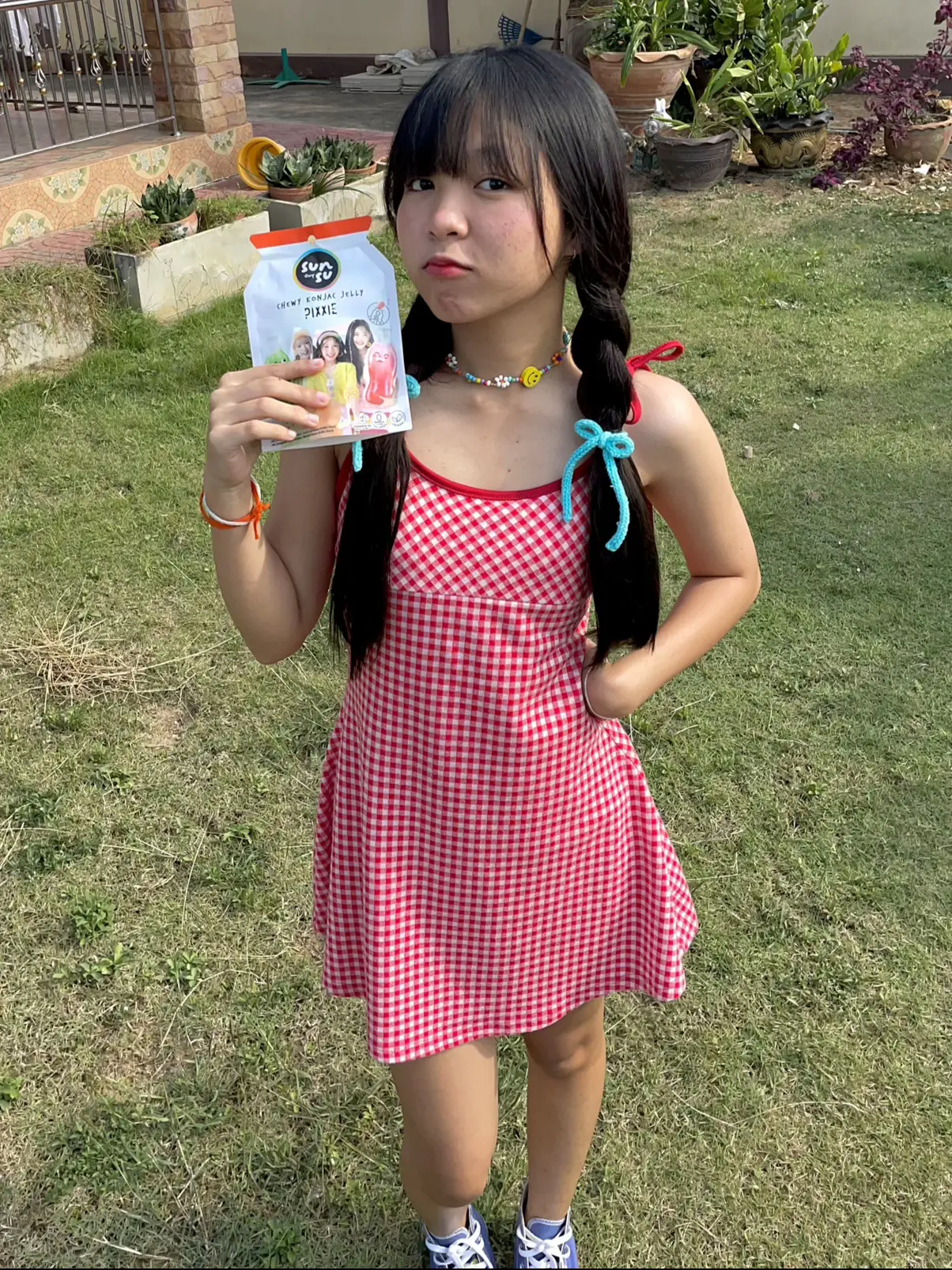 ไอเดียแต่งตัวสดใสตามหน้าซอง SUNSU X PiXXiE 🚨😍 | แกลเลอรีที่โพสต์โดย neuy | Lemon8