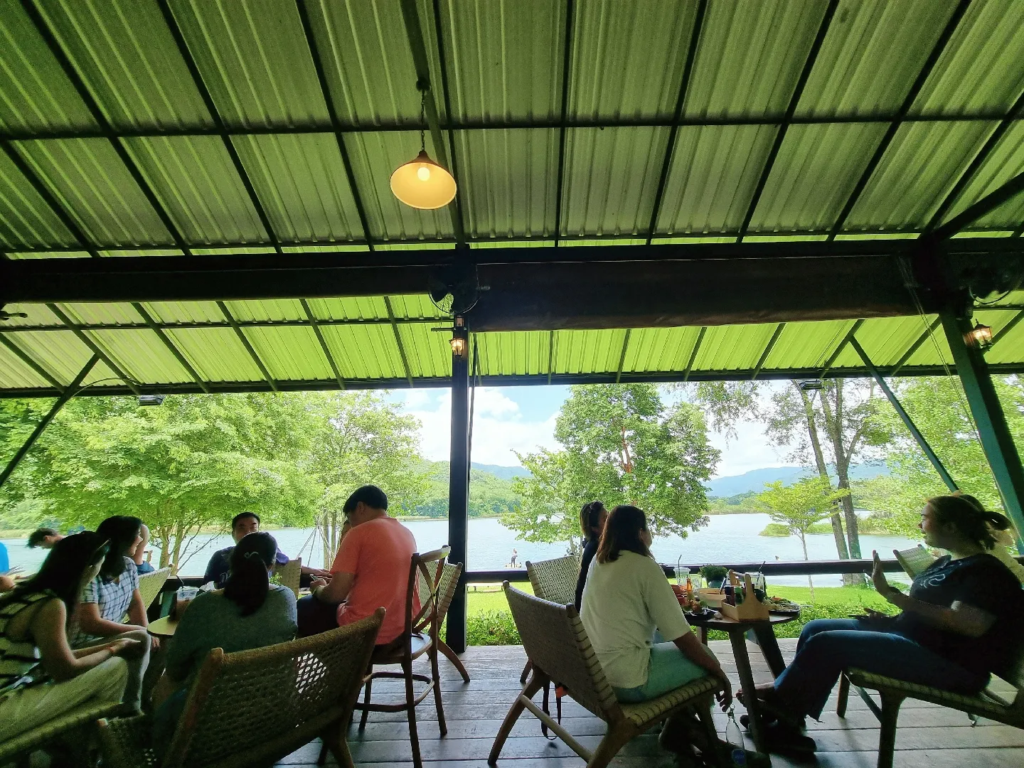 Lakeview cafe & restaurant #กาญจนบุรี | แกลเลอรีที่โพสต์โดย tHoY | Lemon8