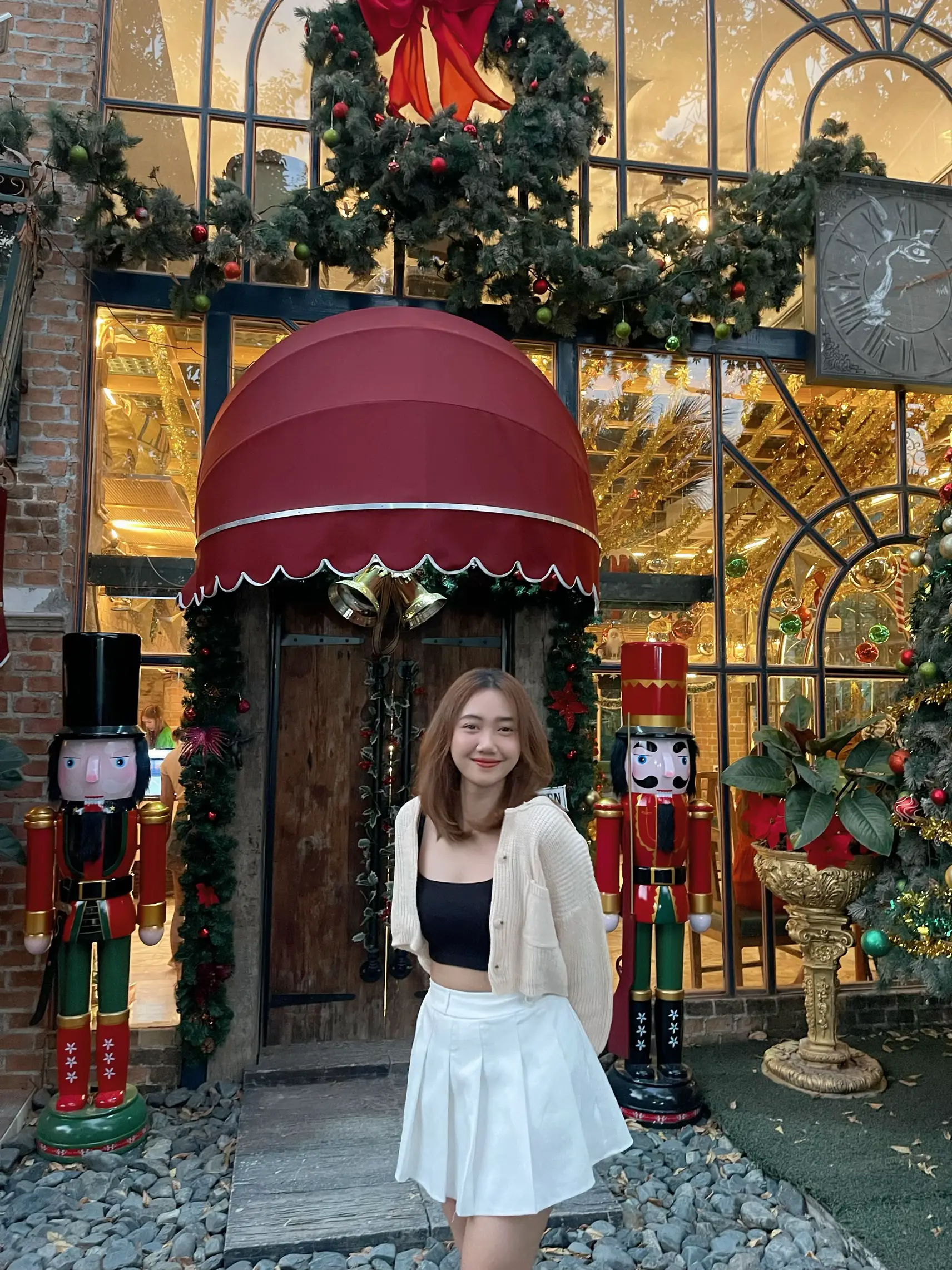 คาเฟ่ธีมคริสต์มาส ย่านฝั่งธน | แกลเลอรีที่โพสต์โดย uberry | Lemon8