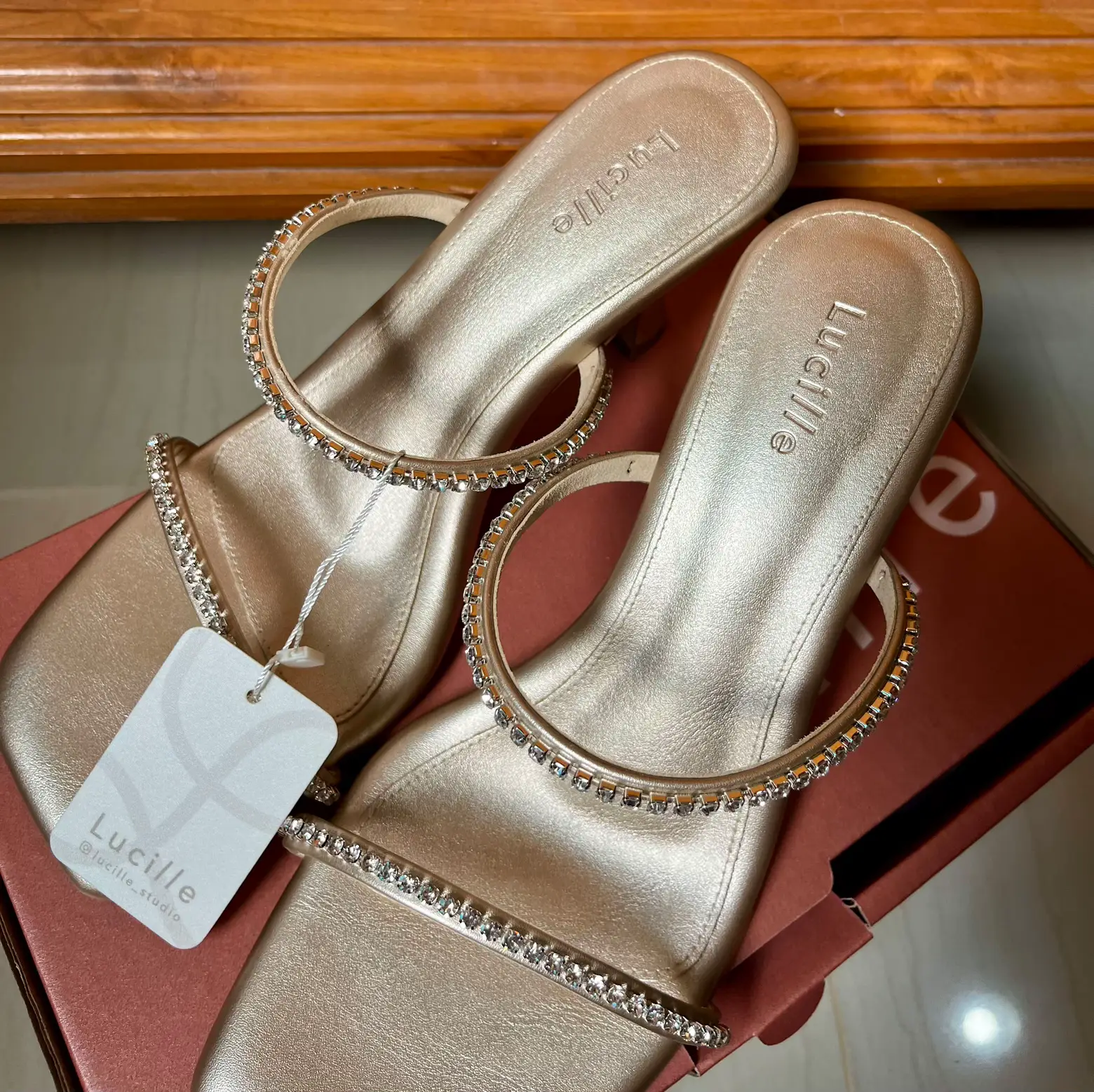 แนะนำรองเท้าส้นสูง | แกลเลอรีที่โพสต์โดย Jyrpps | Lemon8