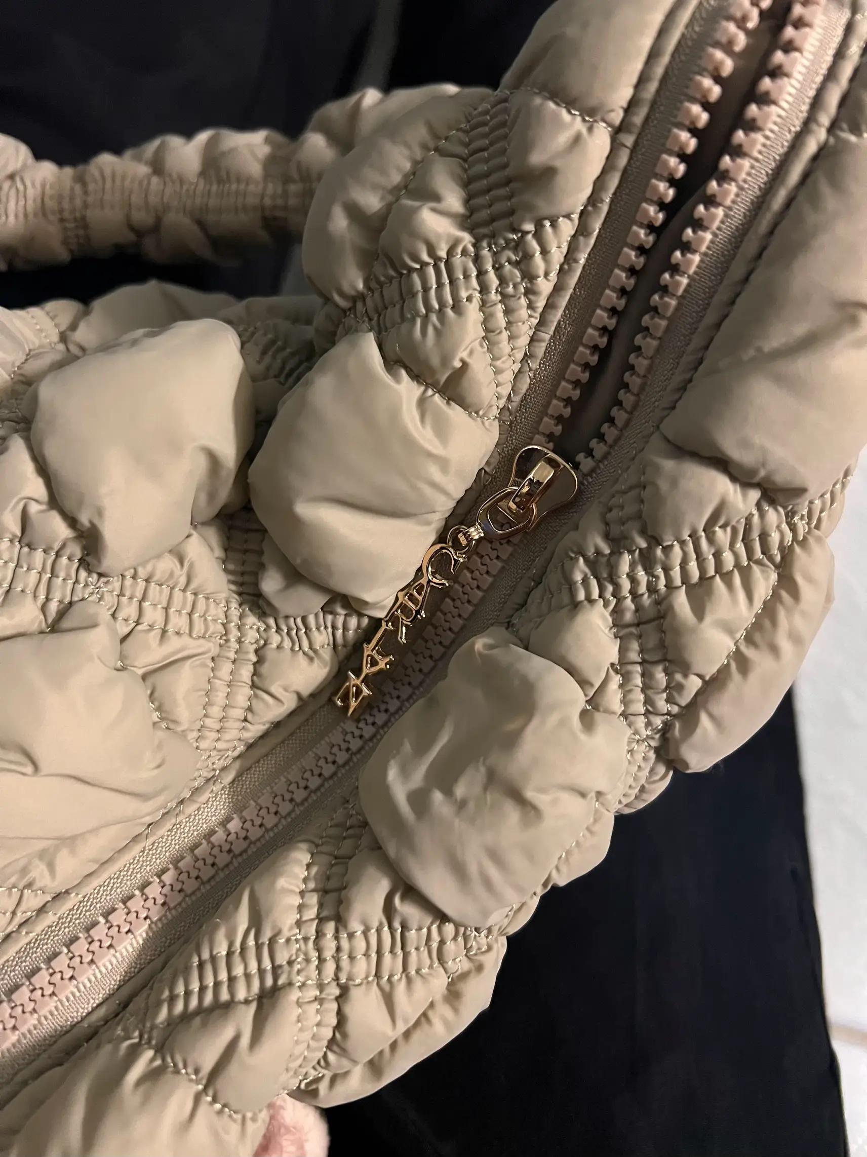 Carlyn Cozy M Bag🧸👜👛💗 | Gallery posted by 𝙋𝙧𝙘 𝙎𝙖𝙞 | Lemon8