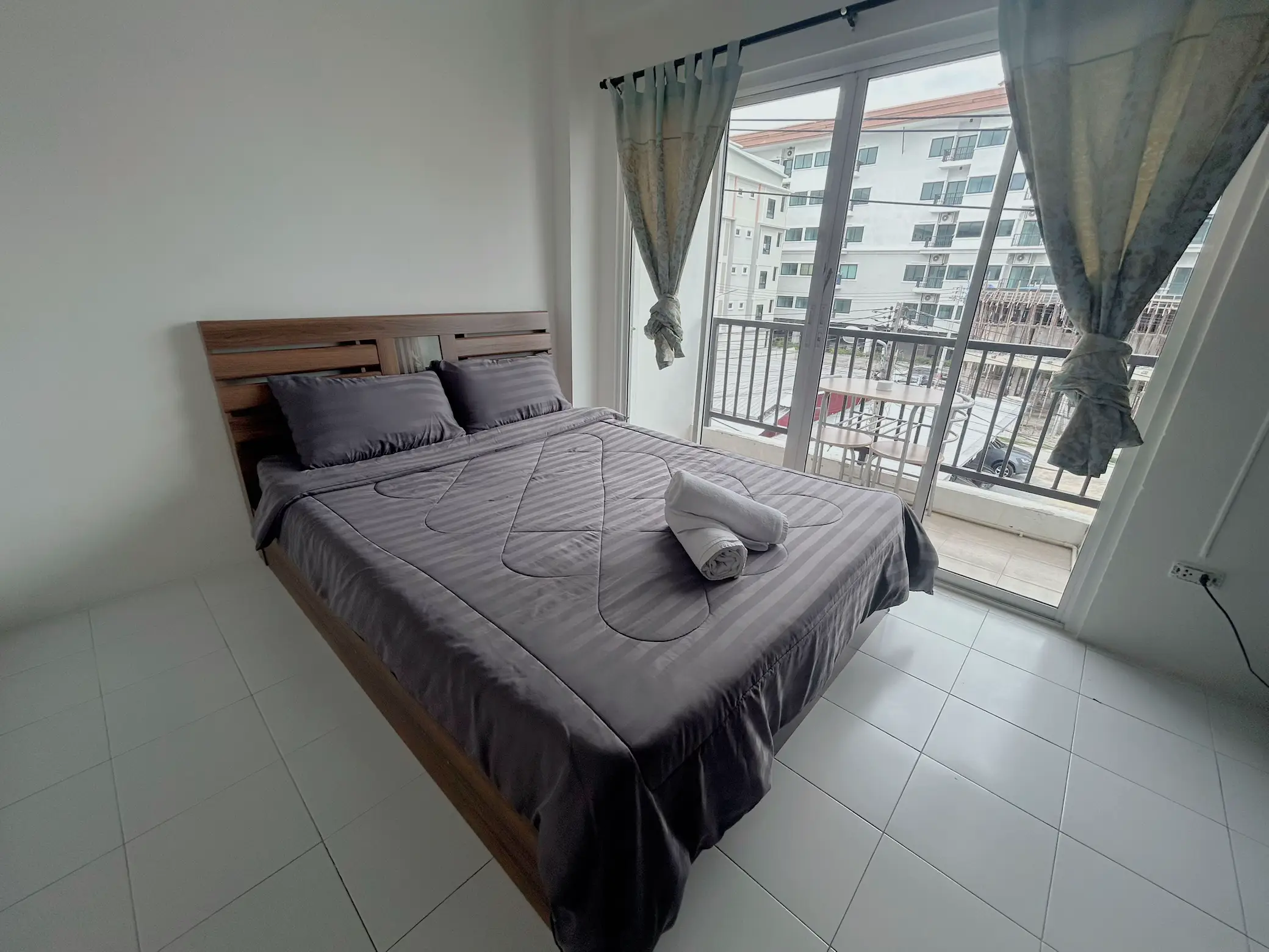 รีวิวที่พักบางแสน | ใกล้หาดวอนนภา200เมตร | แกลเลอรีที่โพสต์โดย Ploy Nattawan | Lemon8