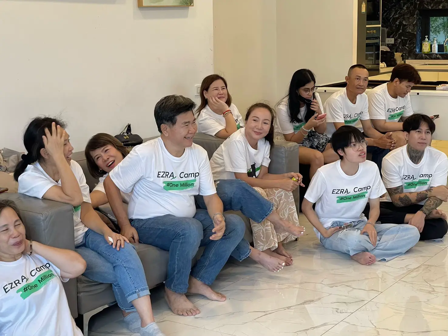 ภาพบรรยากาศงาน EZRA CAMP #OneMillion 💸🍾 | แกลเลอรีที่โพสต์โดย EZRA COMMUNITY | Lemon8