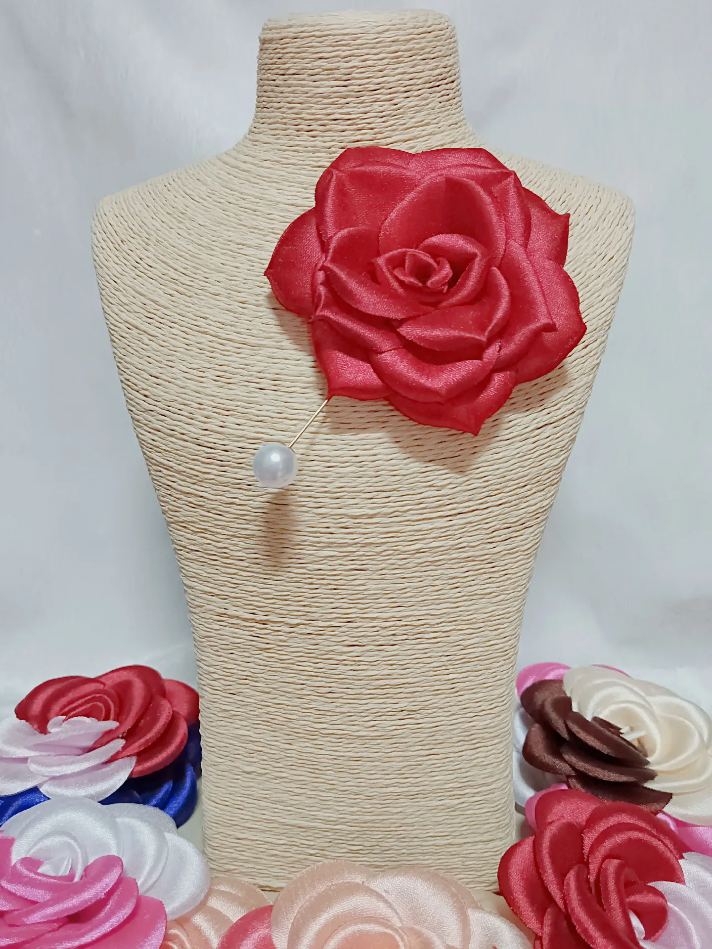 🌹เข็มกลัด🌹กุหลาบแดง🌹 | แกลเลอรีที่โพสต์โดย Wara Nan | Lemon8