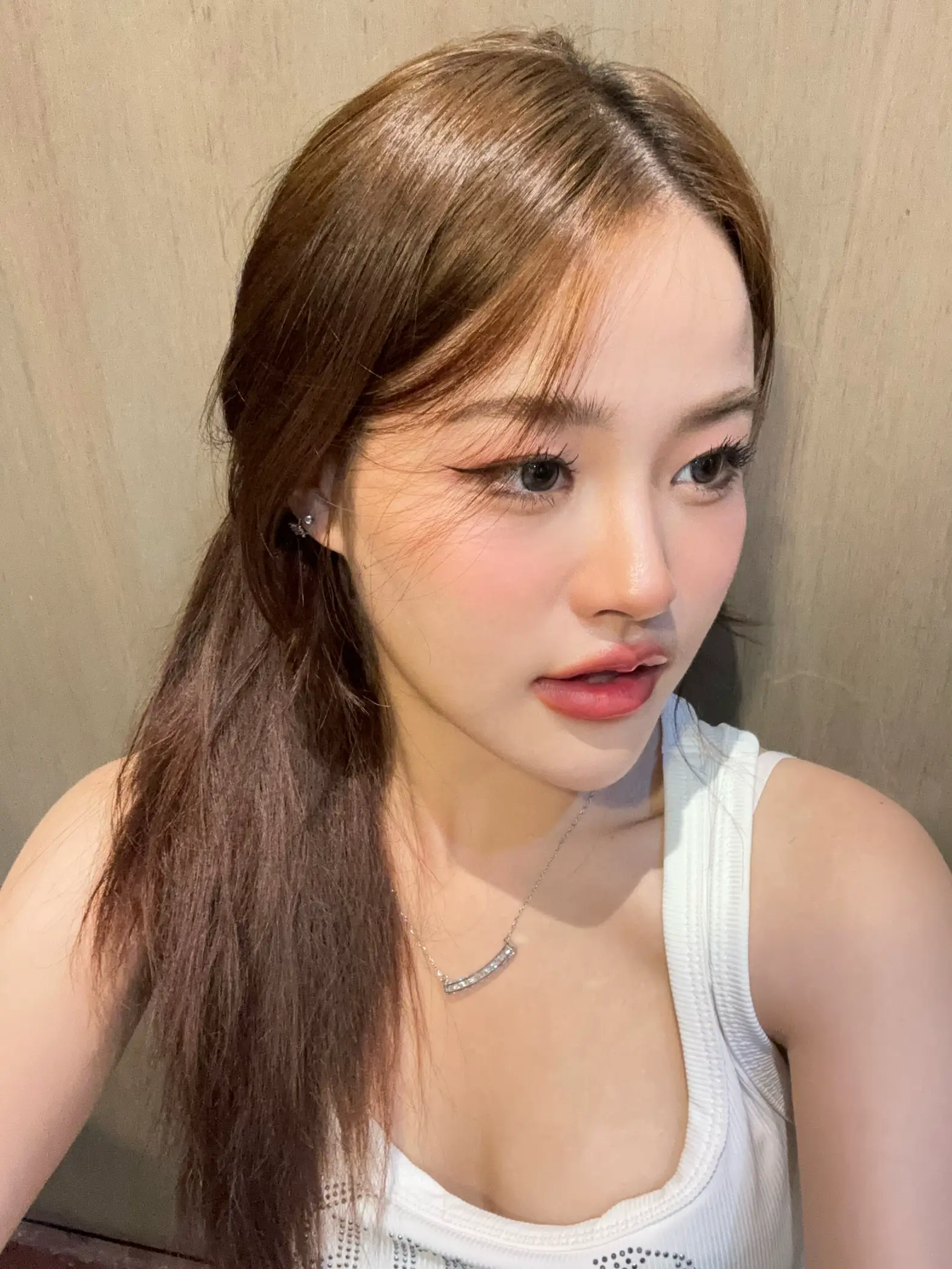 Neutral Tone Makeup | แกลเลอรีที่โพสต์โดย シ | Lemon8