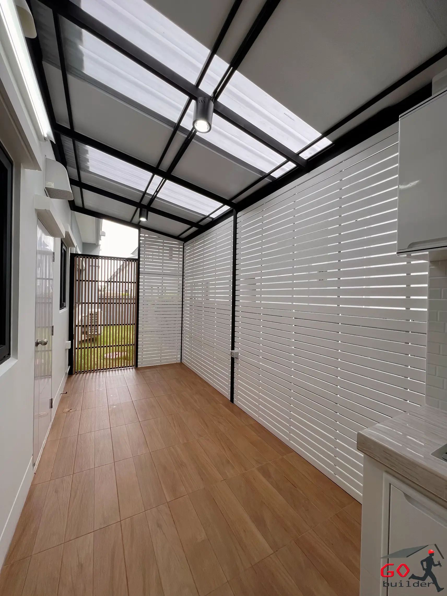 ครัวหลังบ้านแบบเปิด โปร่ง โล่ง สบาย อากาศถ่ายเทดี | แกลเลอรีที่โพสต์โดย GO builder | Lemon8