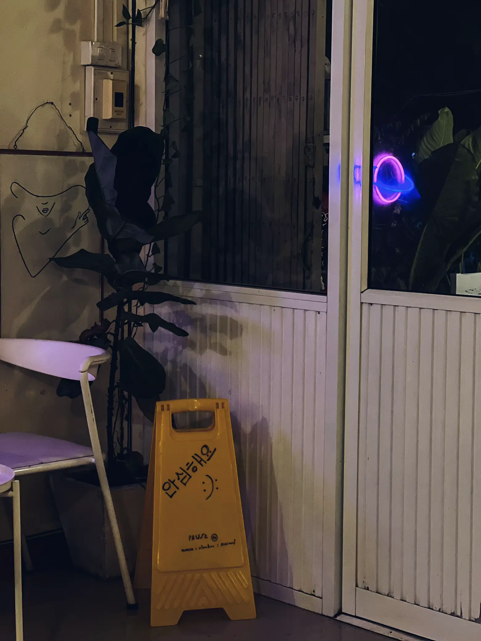 Pause Cafe นครนายก กลางวันกลางคืนได้ทุกฟิล 🍃 | แกลเลอรีที่โพสต์โดย ...
