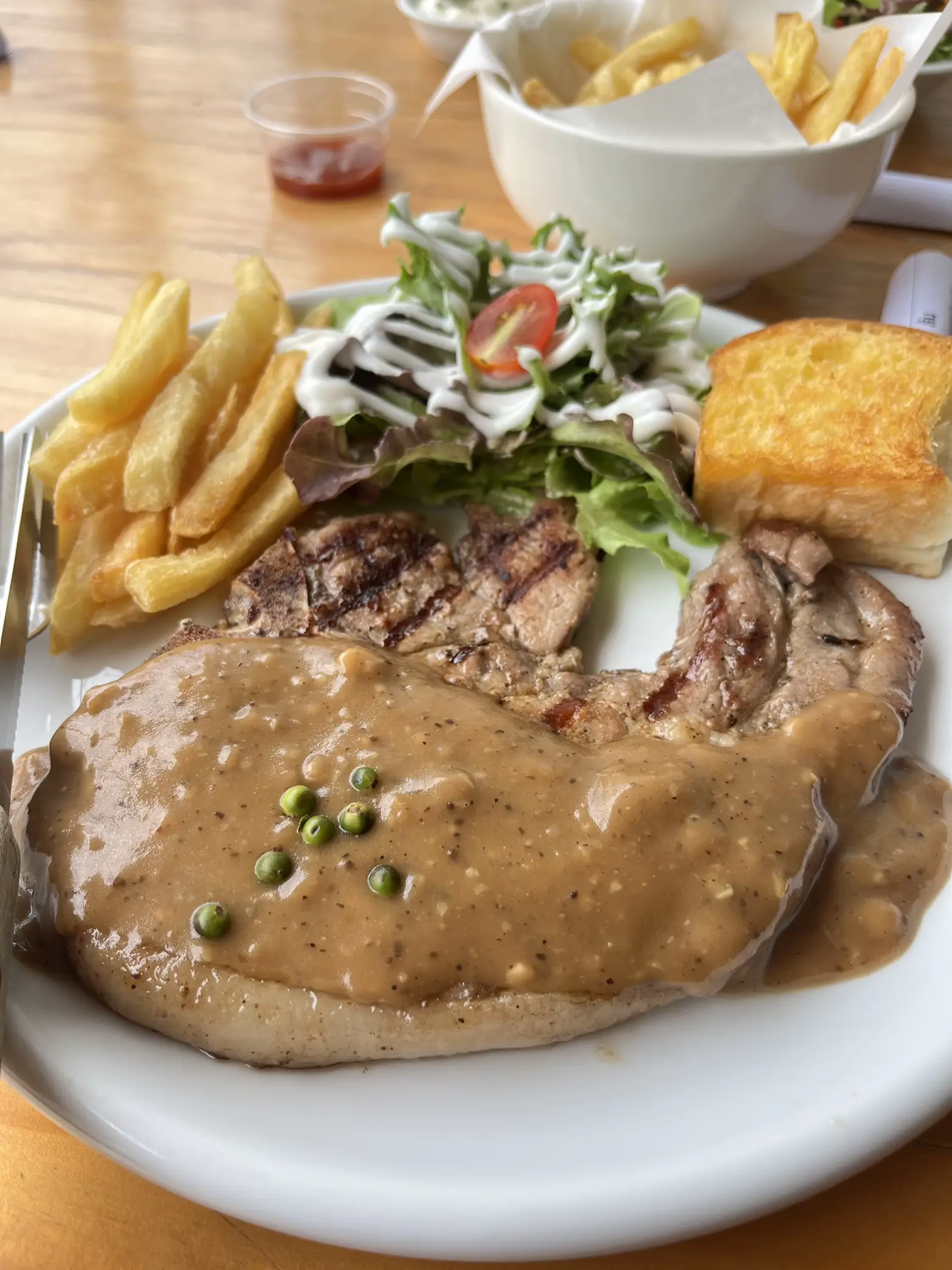 Hello Steak & Cafe มาบยางพร | แกลเลอรีที่โพสต์โดย Ketsara | Lemon8