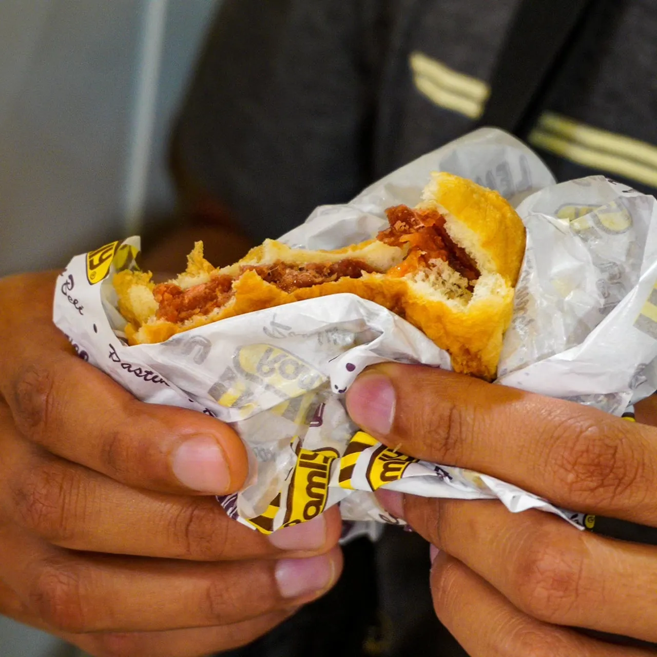 Mesin layan diri burger ramly di Taman Universiti | Galeri disiarkan ...