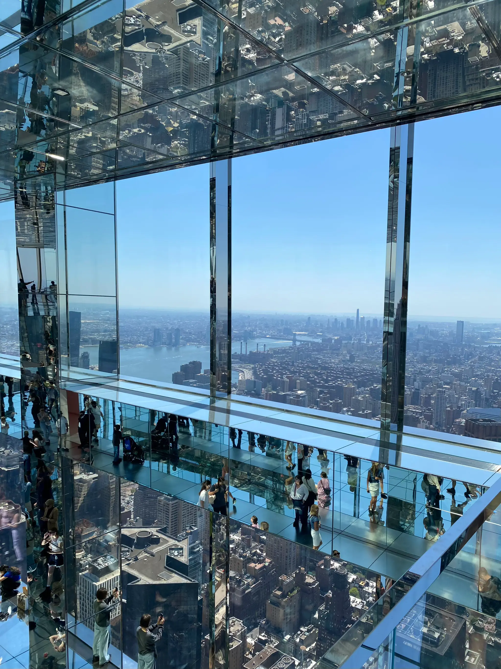 ประสบการณ์เสียวบนตึกสูงที่นิวยอร์ก Summit One Vanderbilt | แกลเลอรีที่ ...