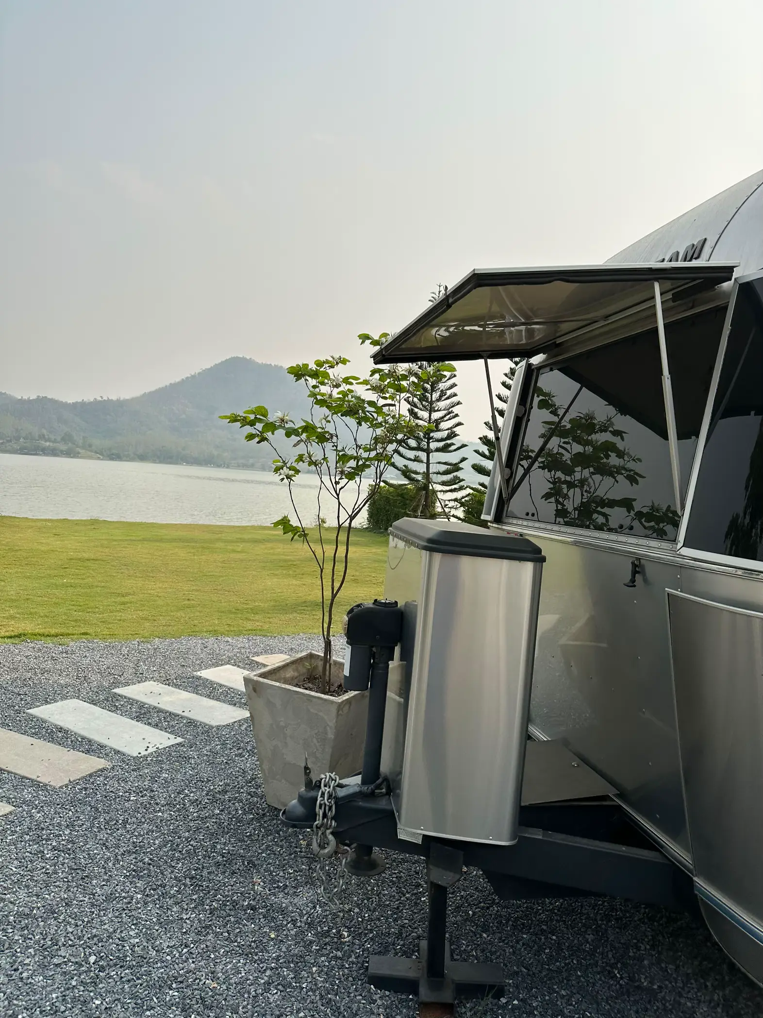 ลานกางเต็นท์ฟิวเหมือนอยู่ ตปท⛺️🏕️ | แกลเลอรีที่โพสต์โดย Kedgedd | Lemon8