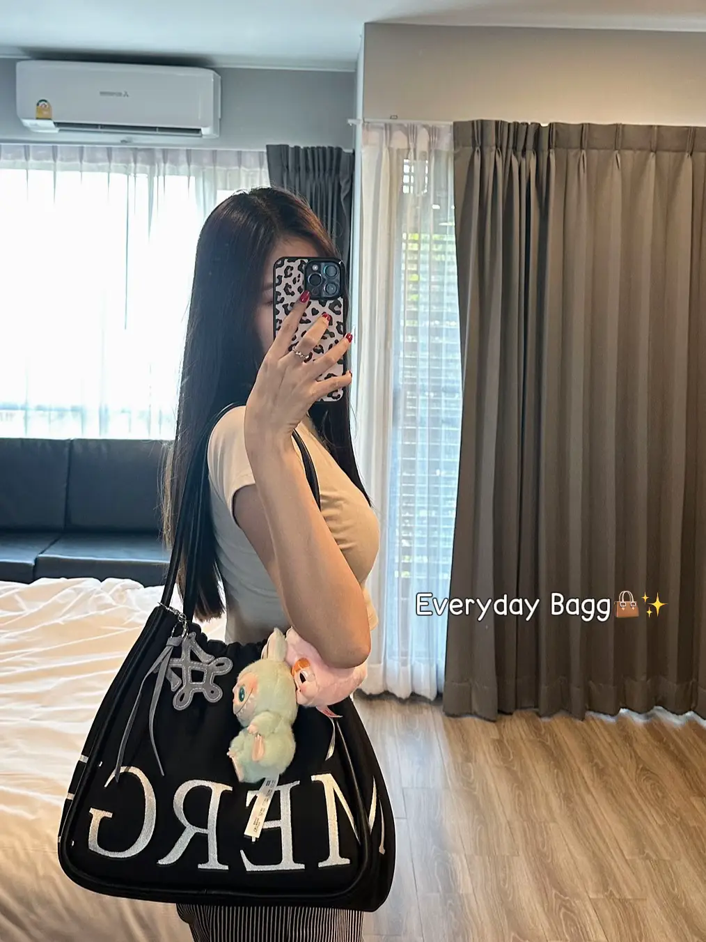 กระเป๋า Merge A Day Bag Medium🎀 | แกลเลอรีที่โพสต์โดย Piya | Lemon8