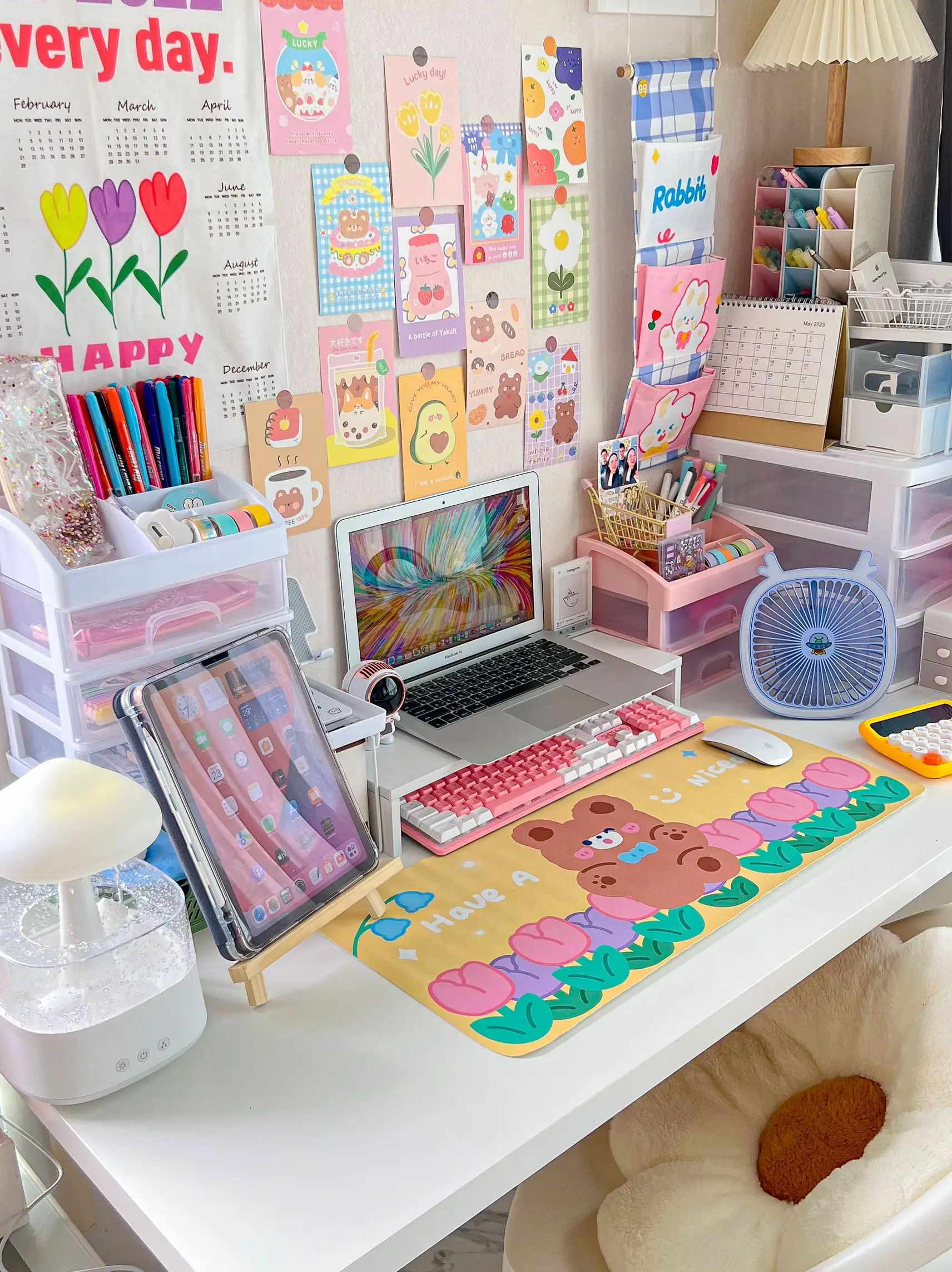 แชร์ไอเดียจัดโต๊ะทำงาน | แกลเลอรีที่โพสต์โดย Pao Pae | Lemon8