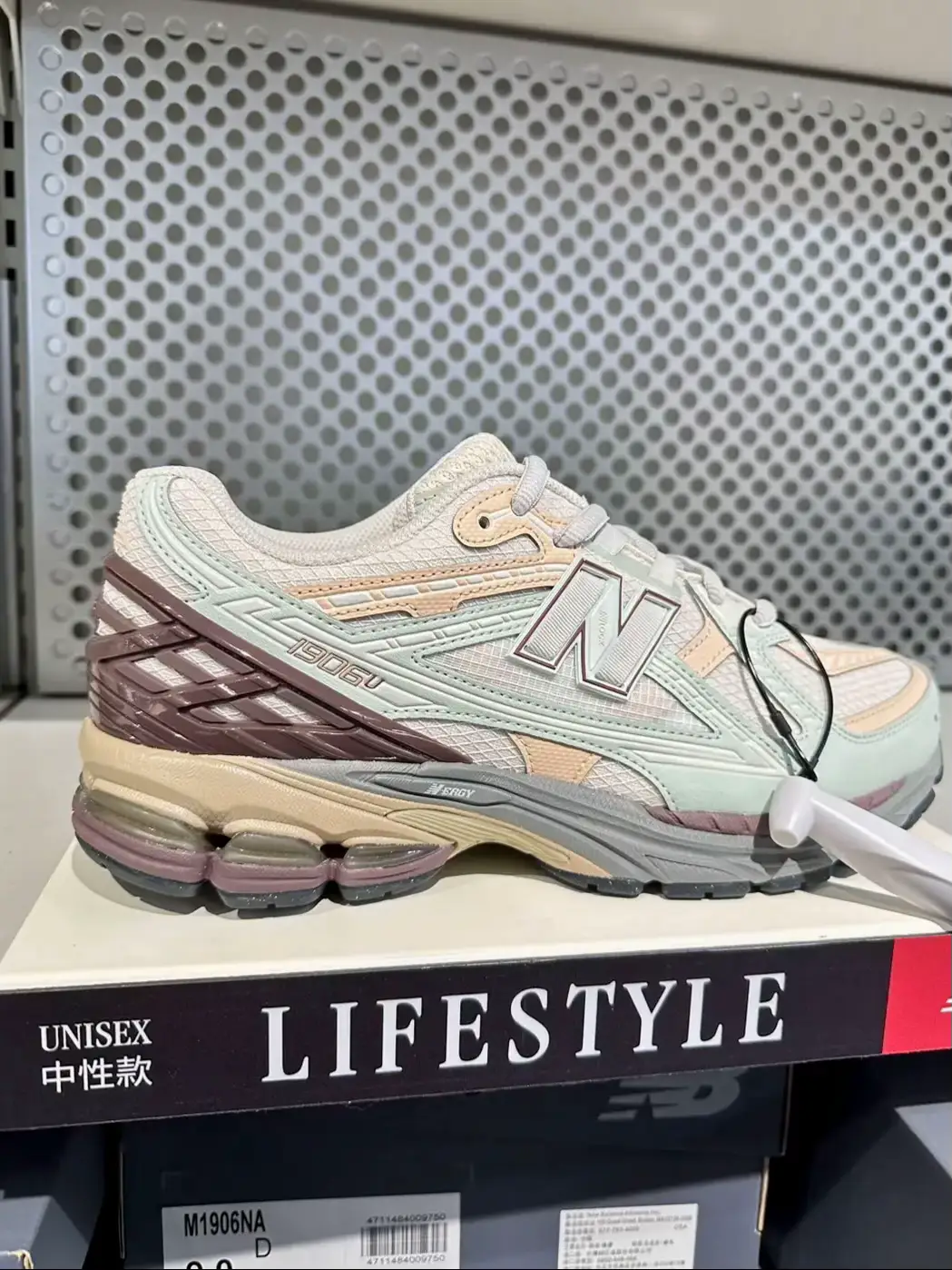 New balance 1906R ไต้หวัน ถูกมาก!! | แกลเลอรีที่โพสต์โดย vyws. | Lemon8