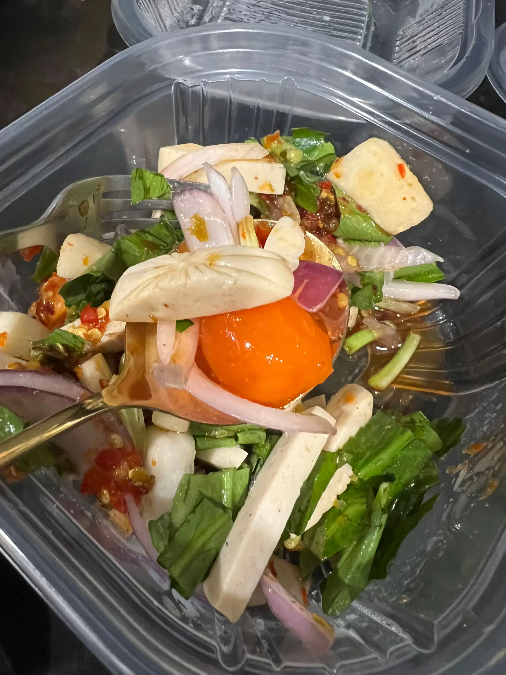 เมนูใหม่เซเว่น ยำหมูยอไข่แดงเค็ม แกลเลอรีที่โพสต์โดย Natcha รีวิ่วว Lemon8