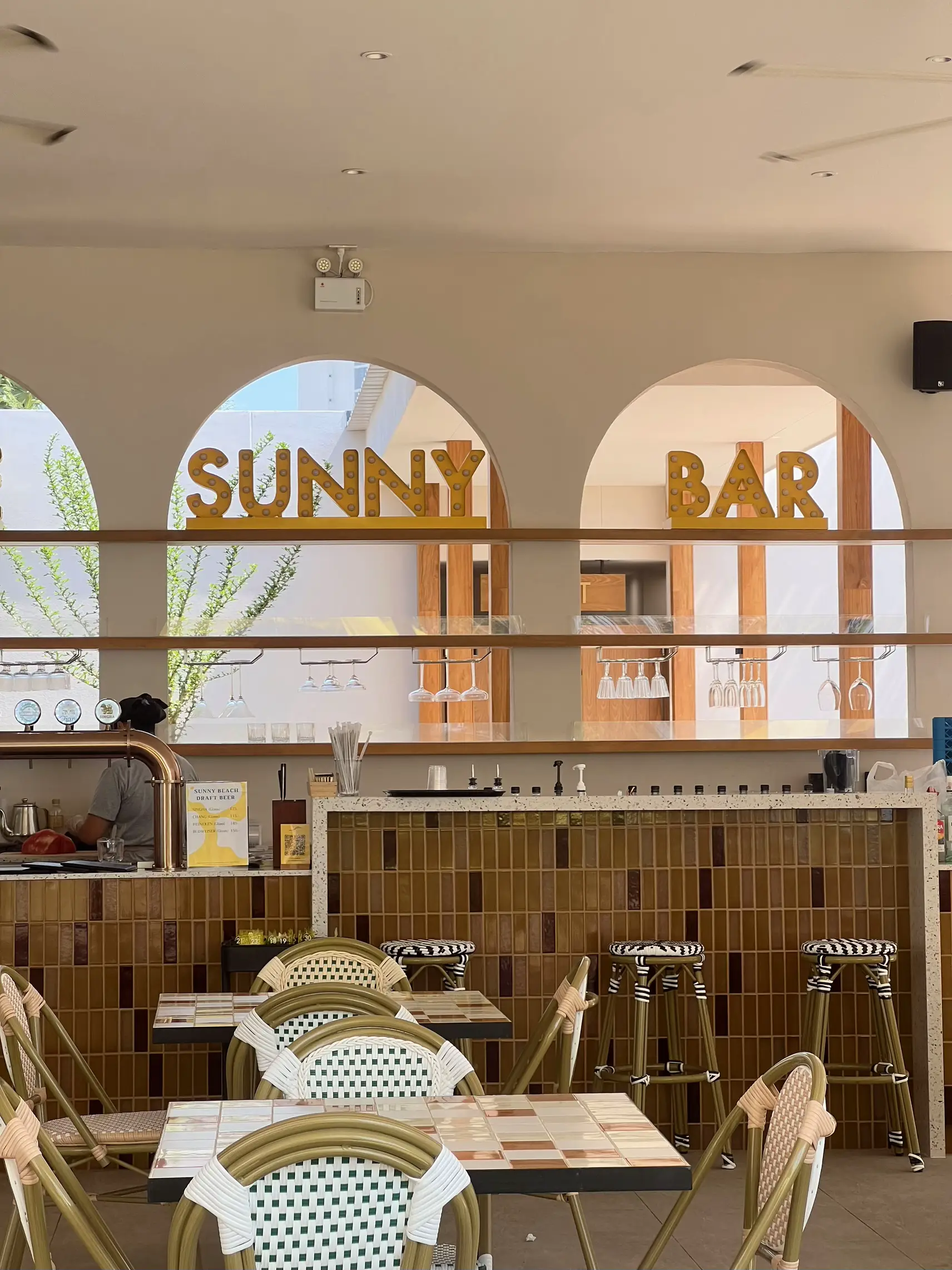 คาเฟ่พัทยา | Sunny beach house ⛱️ | แกลเลอรีที่โพสต์โดย FernJariya | Lemon8