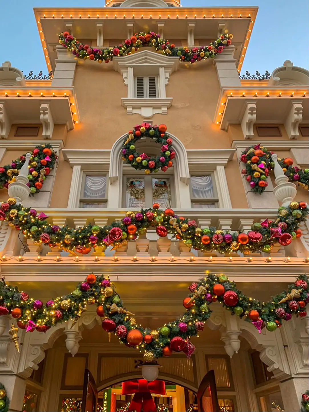 🎁ไปเที่ยวคริสต์มาสที่ฮ่องกงดิสนีย์แลนด์กัน! 𝑠𝑜 𝑓𝑒𝑠𝑡𝑖𝑣𝑒 มาก🎄*＊ | แกลเลอรีที่โพสต์โดย Jabchaith ...