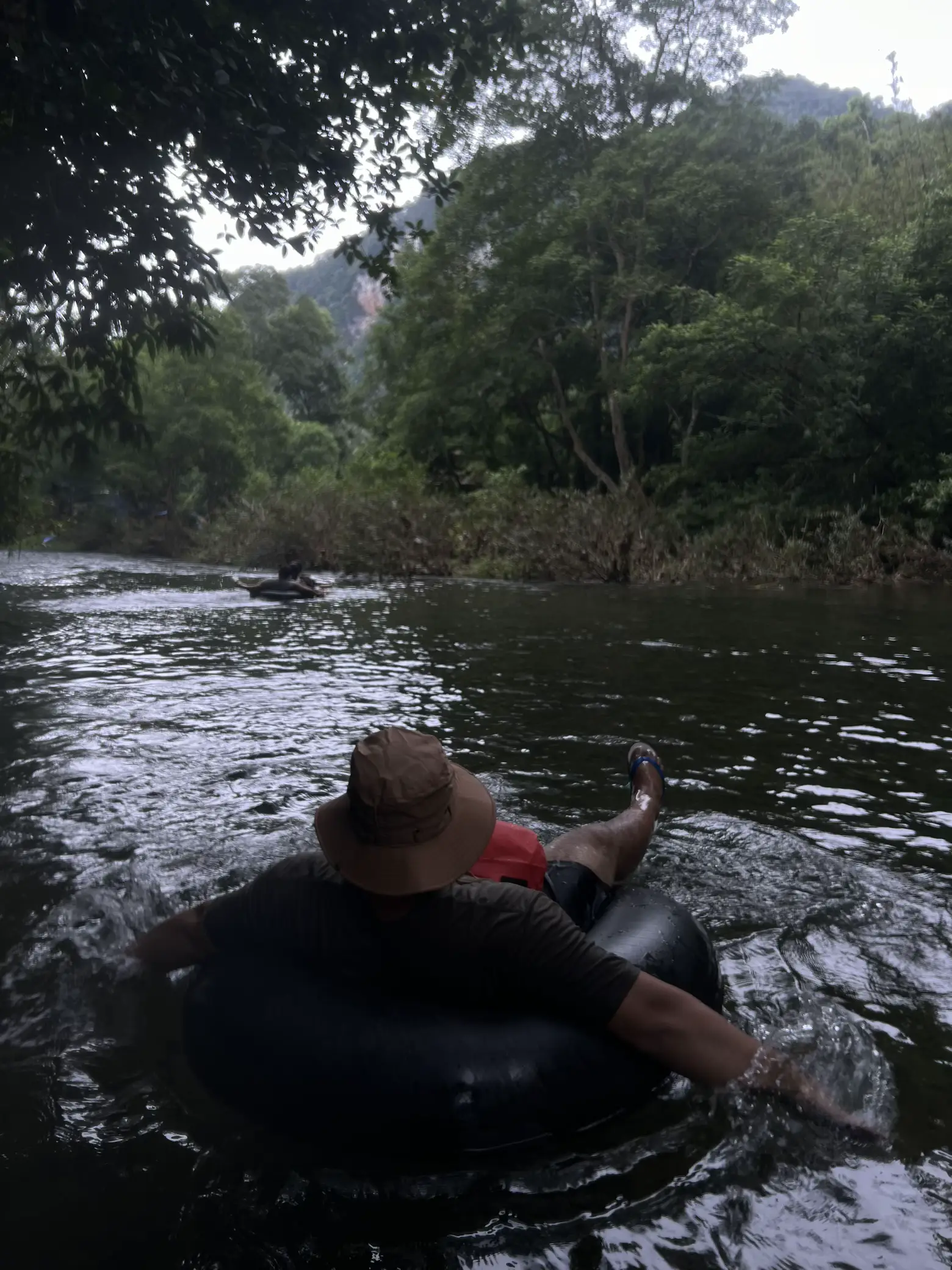 ล่องห่วงยางเขาสก หรืออีกชื่อคือคลองศก | แกลเลอรีที่โพสต์โดย Nat.nattapon | Lemon8