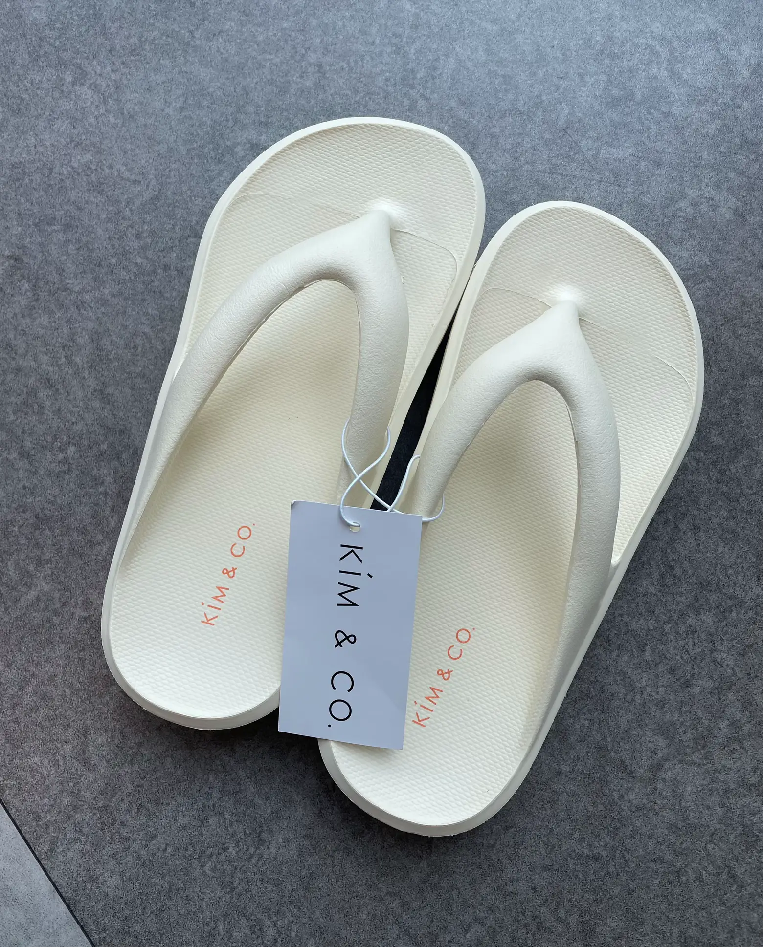 รองเท้าแตะคู่โปรด KIM&CO☁️ | แกลเลอรีที่โพสต์โดย khaimook | Lemon8