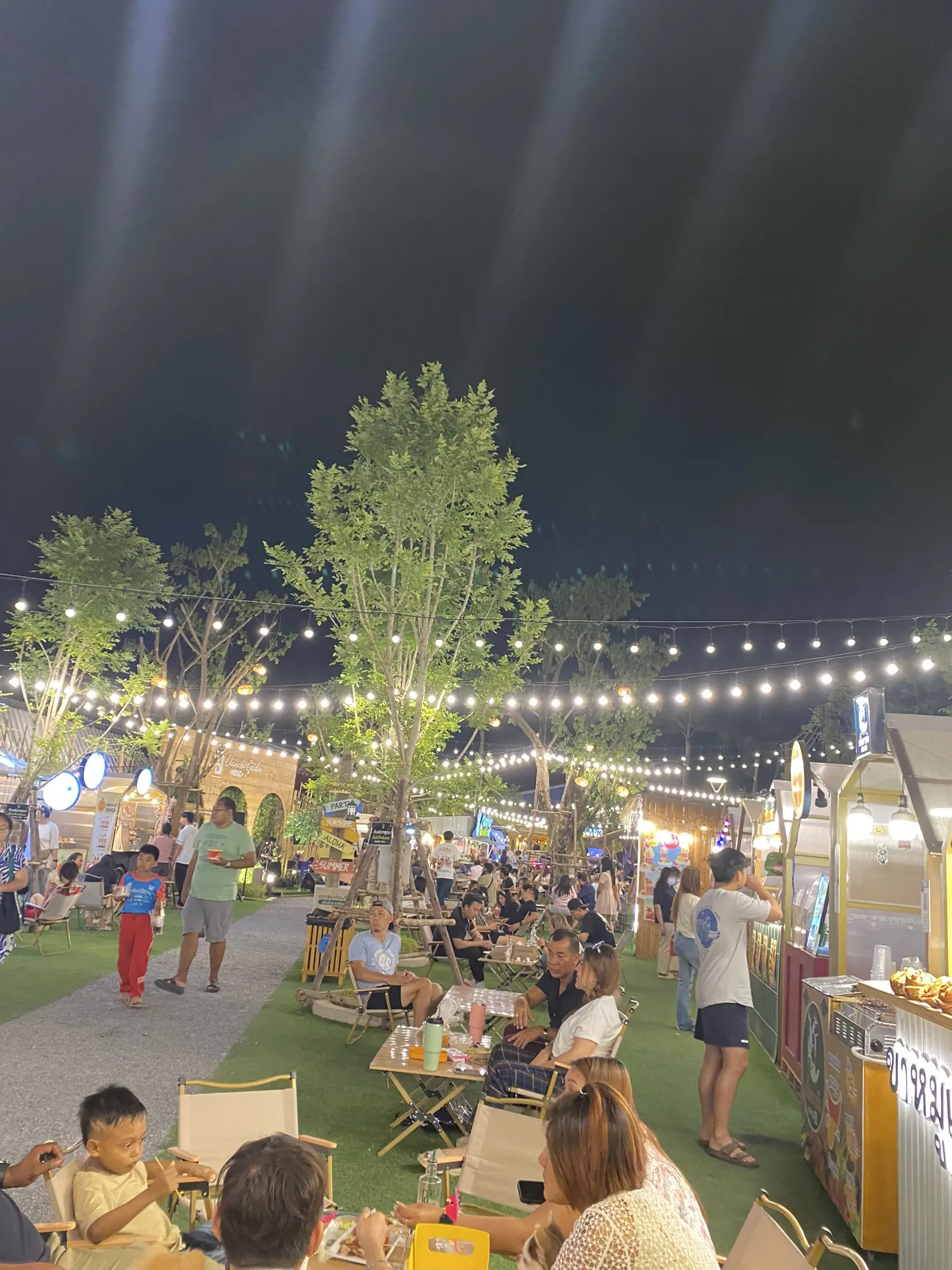 รีวิวชวนเที่ยว ตลาดฉำฉา - Chamcha Garden 🍔🍝🍨🥤 | แกลเลอรีที่โพสต์โดย yomao20 | Lemon8