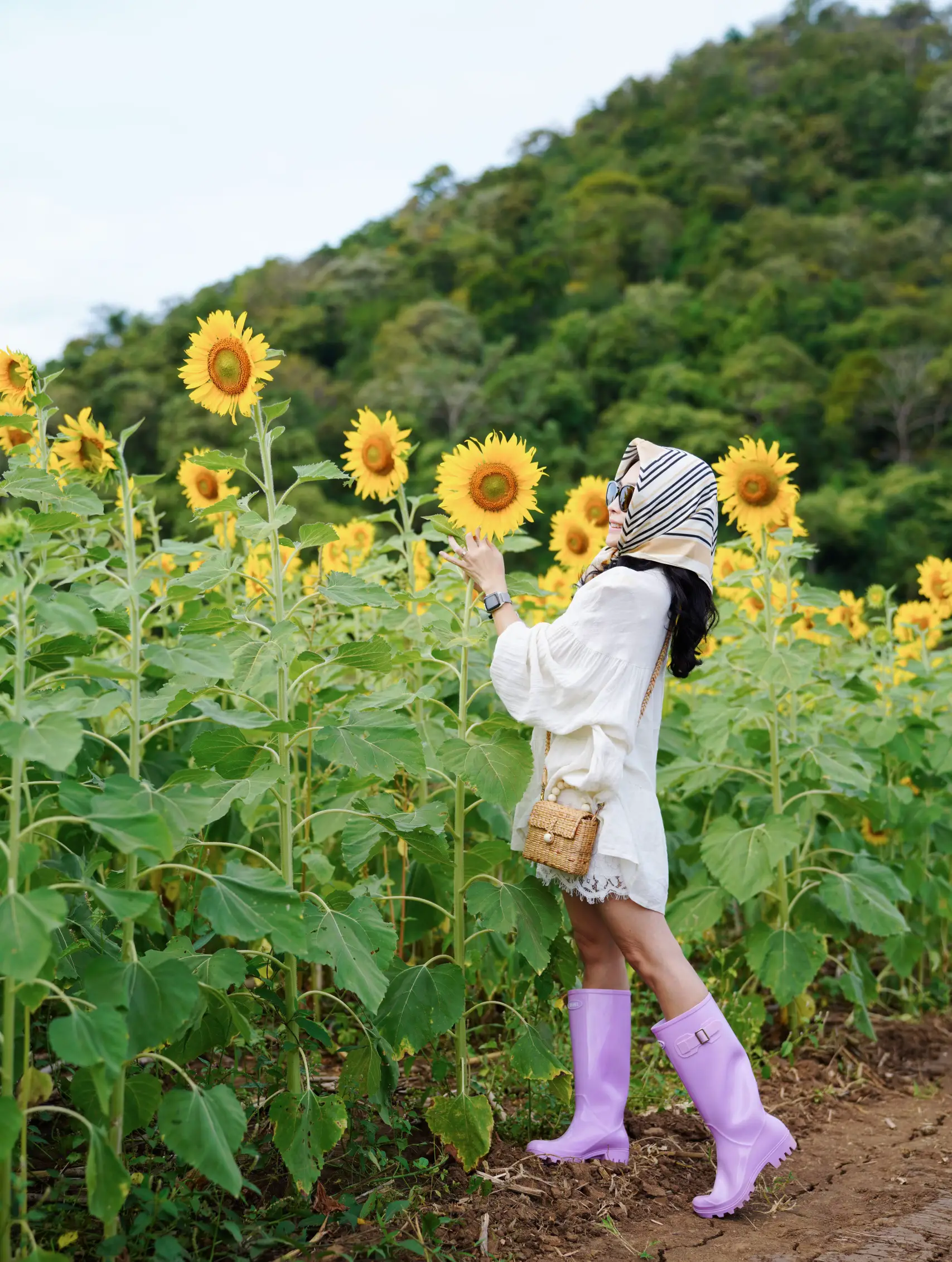 OOTD 145cm : ไปถ่ายรูปเล่นที่ทุ่งทานตะวัน🌻 | แกลเลอรีที่โพสต์โดย Jaru_Koi | Lemon8