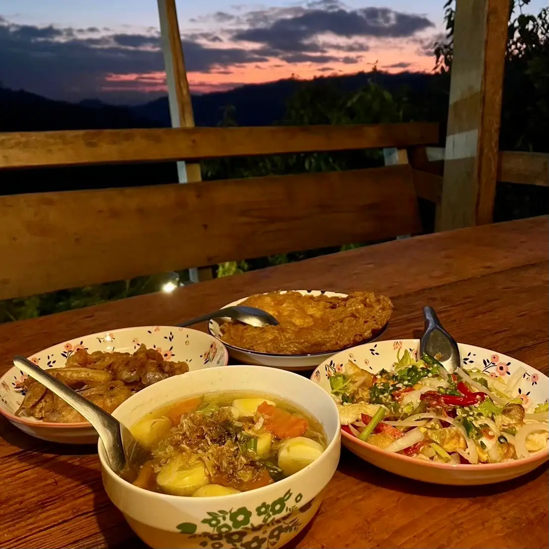 สายลม ภูเขา และผู้คน ที่อยากให้ทุกคนได้ลองมาสัมผัส 🤘🏻 | แกลเลอรีที่โพสต์โดย Nutthee.s | Lemon8