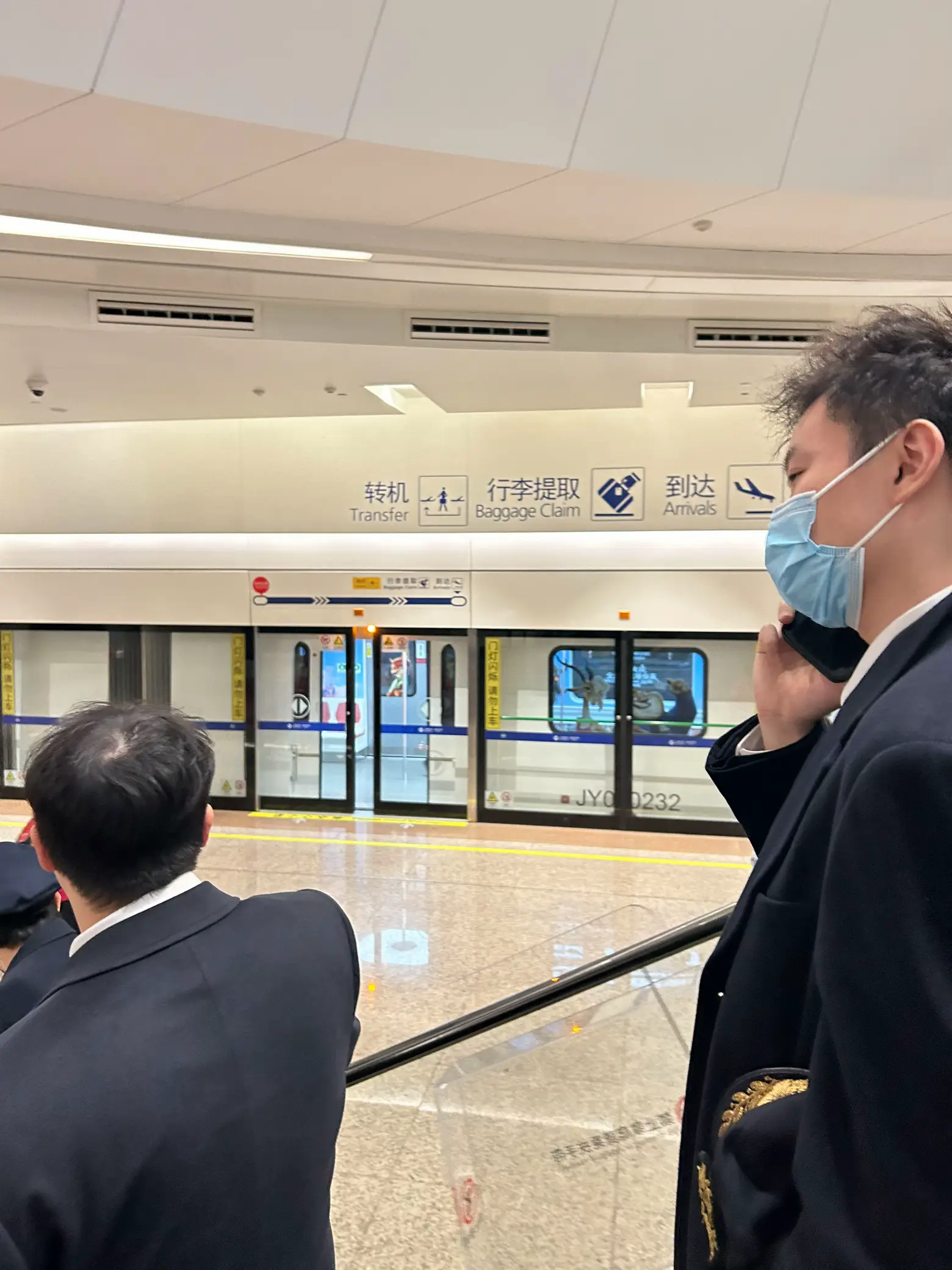 รีวิวสายการบิน china eastern airlines และการต่อเครื่อง | แกลเลอรีที่ ...