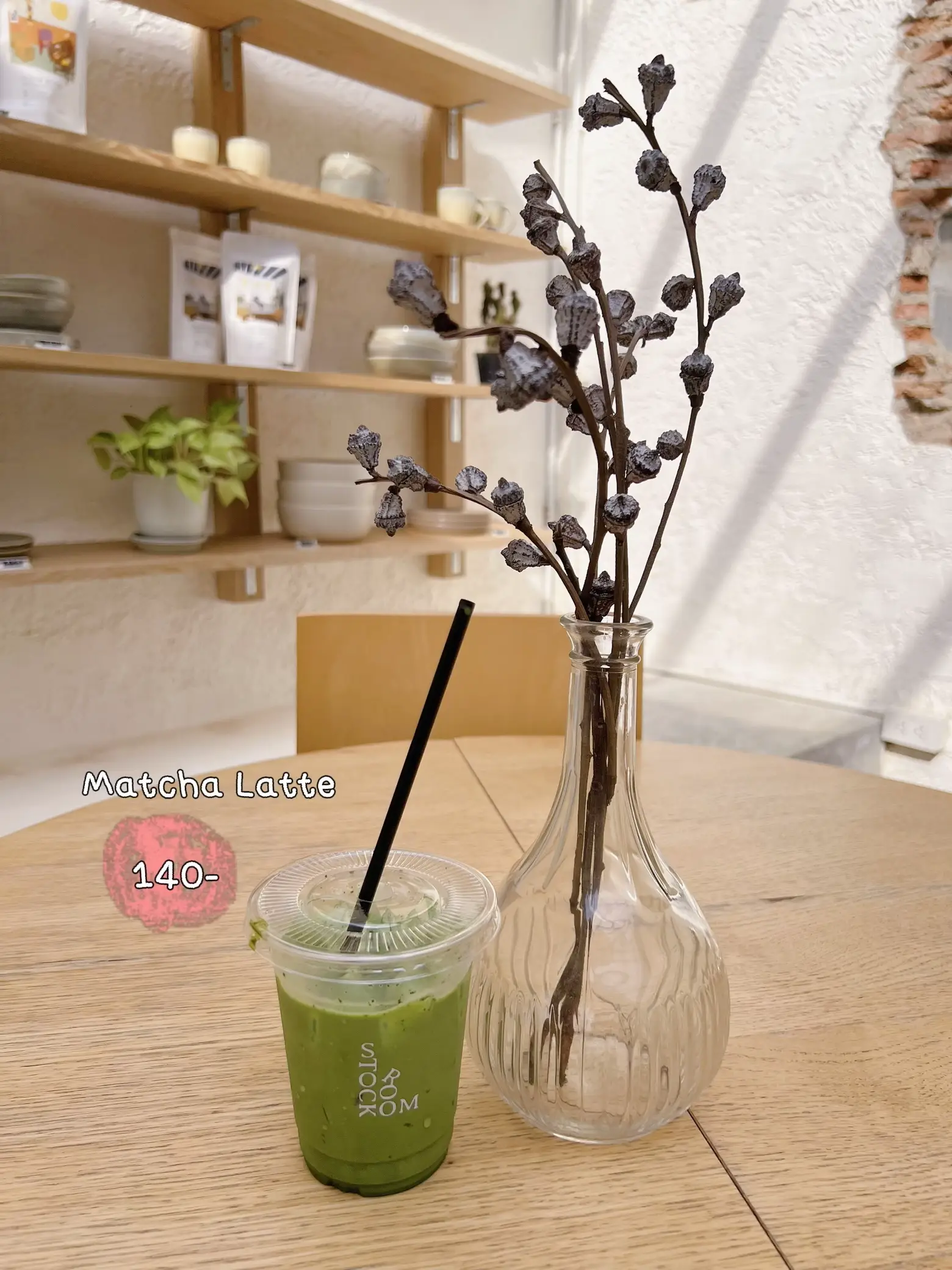 Stock Room 📍Ratchathewi คาเฟ่น่ารักติดbts🍋 | แกลเลอรีที่โพสต์โดย Mhee🧸 | Lemon8