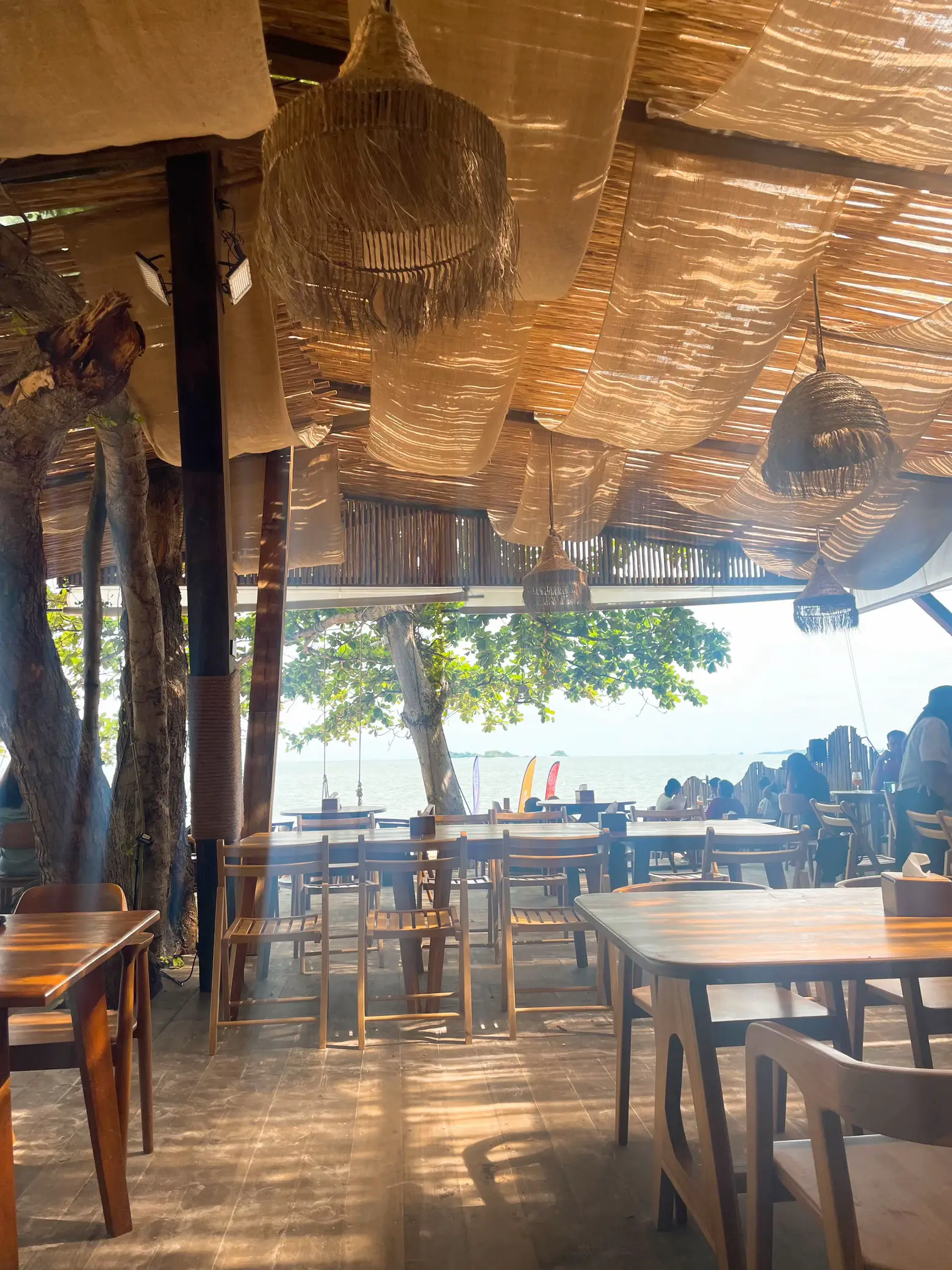 รีวิว she sails cafe & beach club | แกลเลอรีที่โพสต์โดย 𝑃𝑎𝑛𝑑𝑎 ᵔᴥᵔ | Lemon8