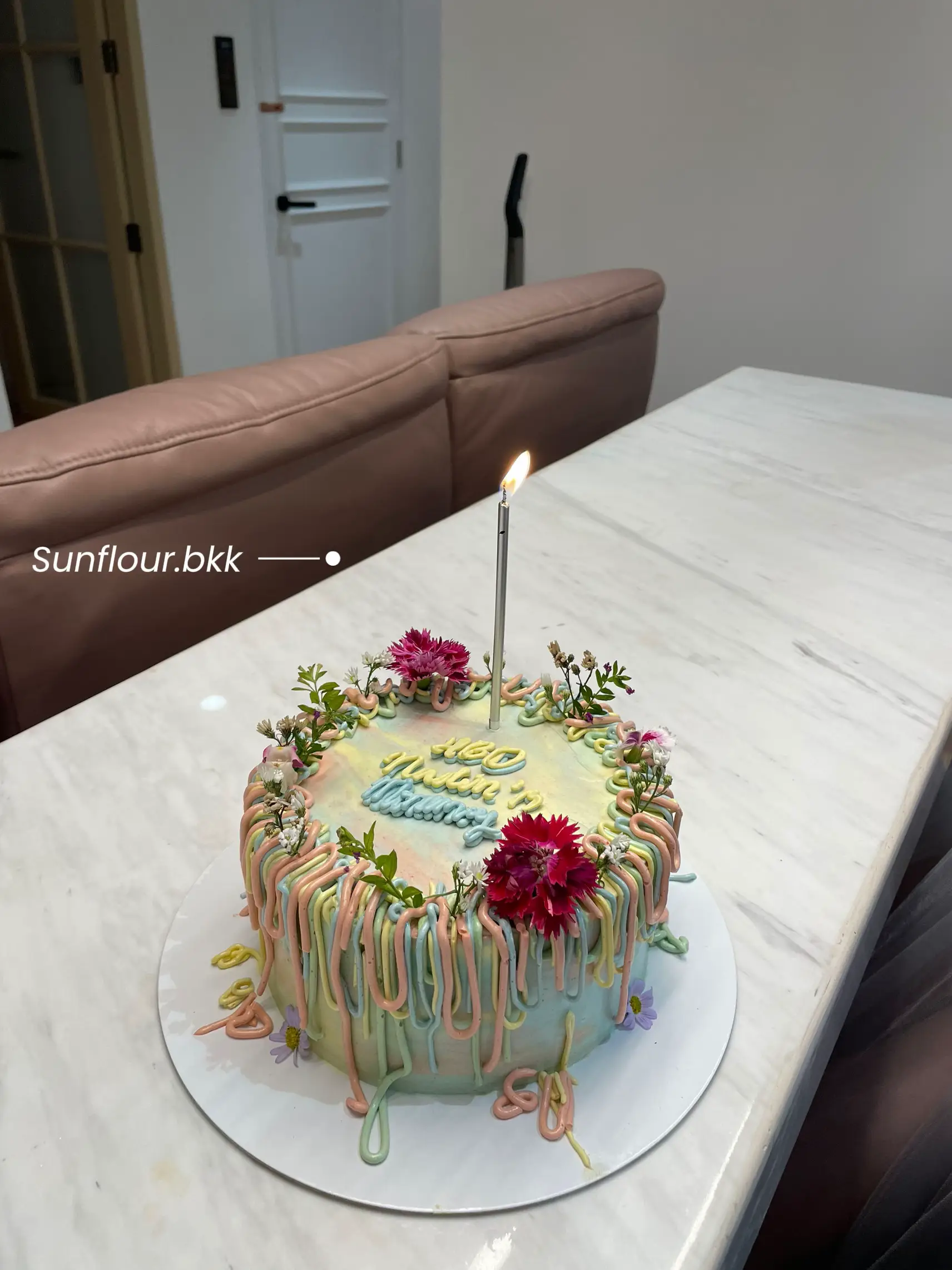 Birthday Giveaway cake shop. The edition has been selected. Beautiful ...
