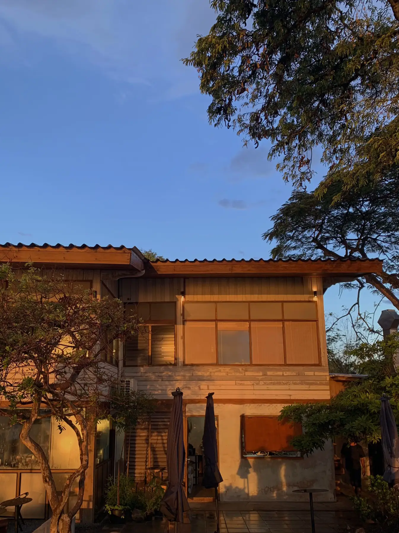 Way coffee house ในวันที่ฝนตก (good vibe) | แกลเลอรีที่โพสต์โดย jry | Lemon8