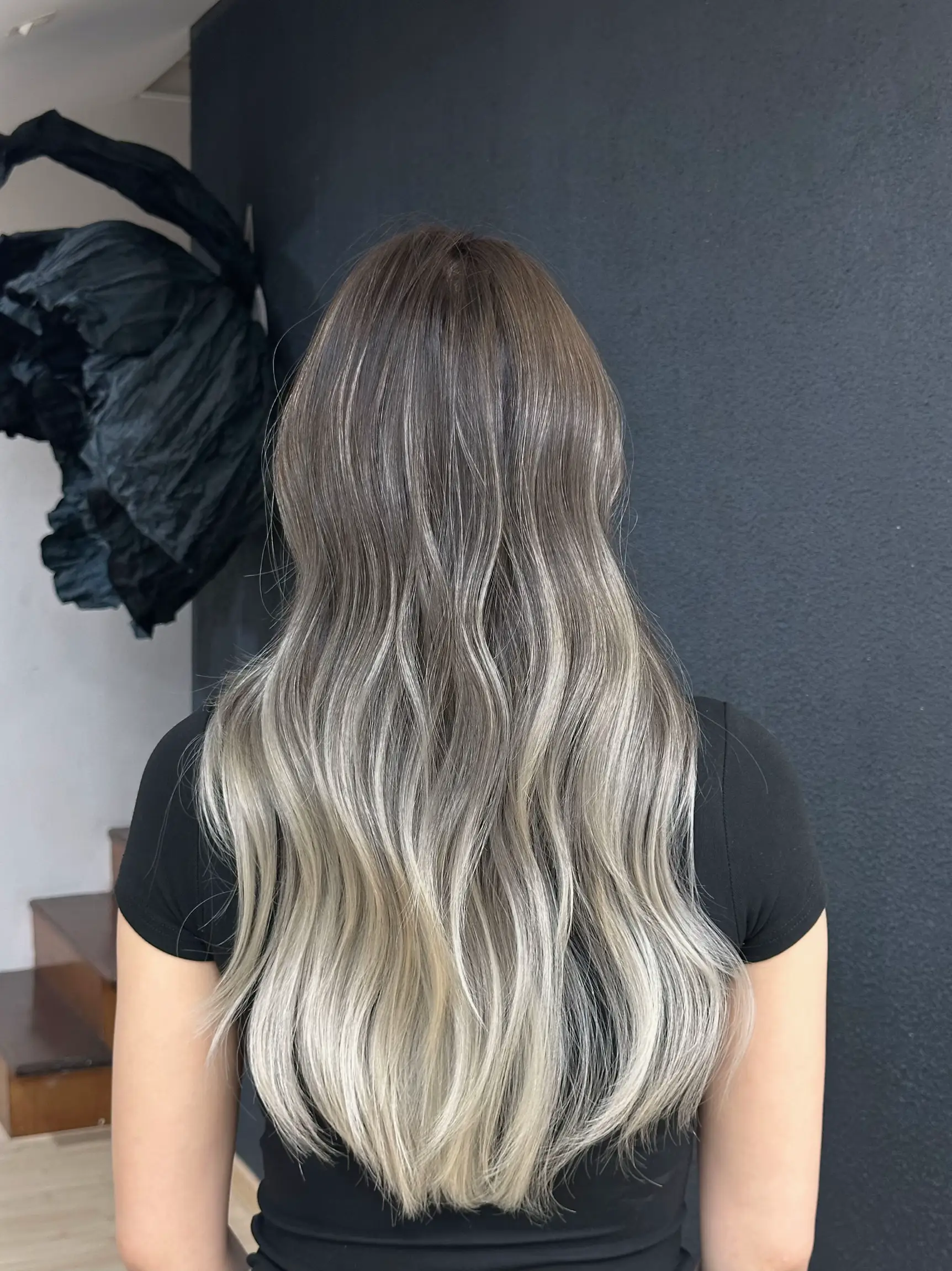 เปลี่ยนลุคให้ผมสวยละมุน ด้วย Balayage + Airtouch | แกลเลอรีที่โพสต์โดย bbmay 7 | Lemon8