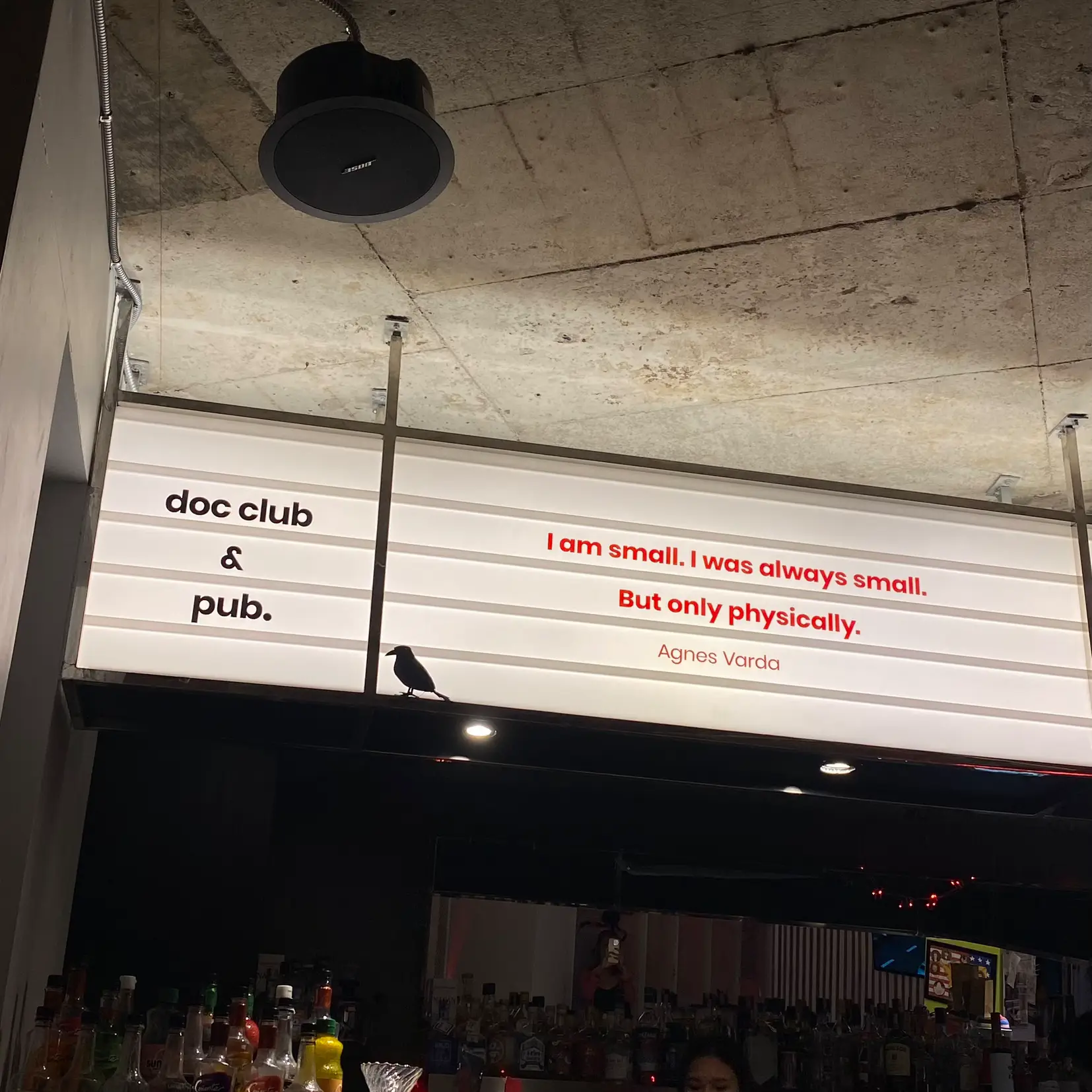 รีวิวคาเฟ่ Doc club & pub. 📽️📓🍳 | แกลเลอรีที่โพสต์โดย Fah | Lemon8