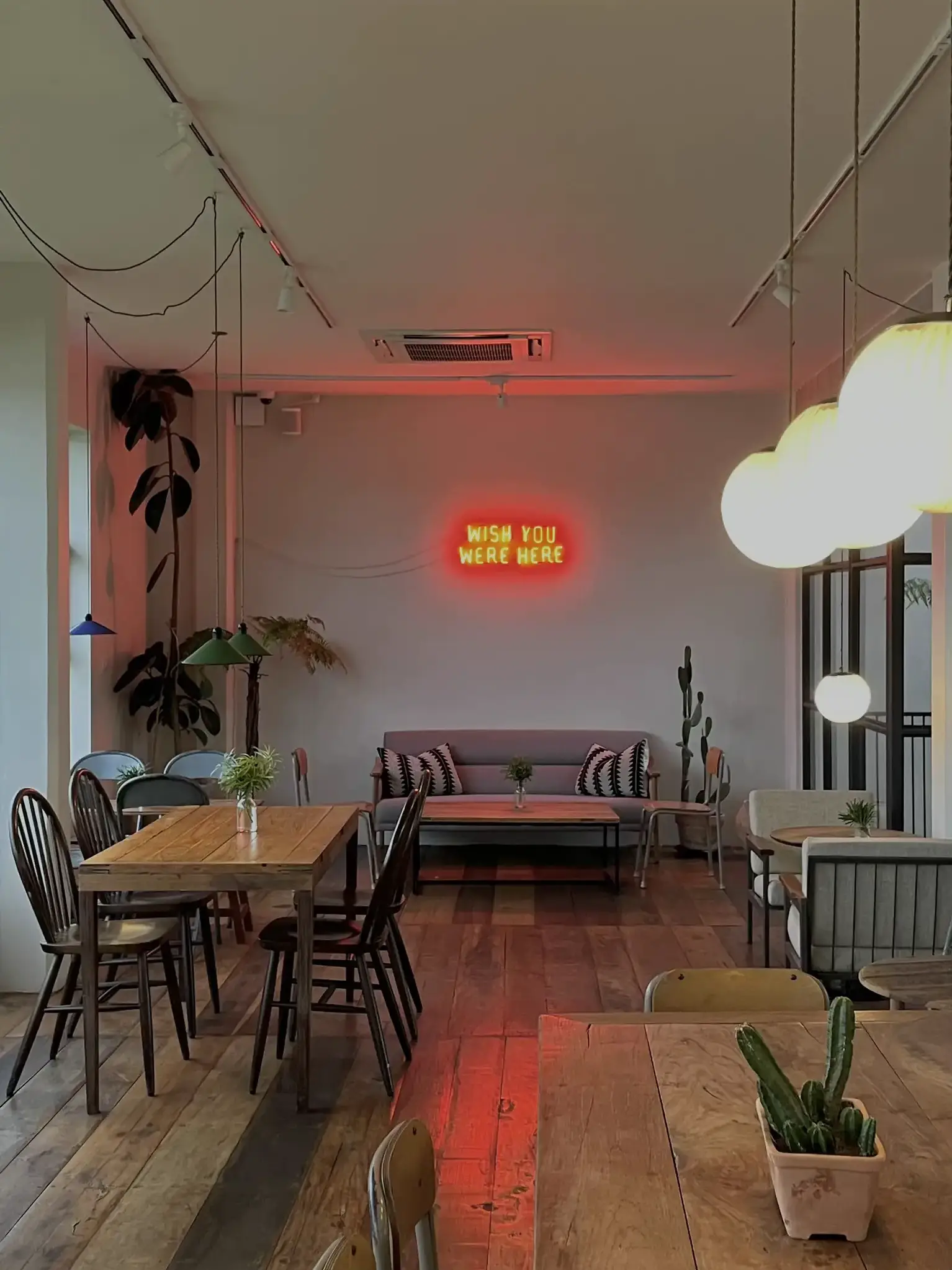 Normal Cafe คาเฟ่เก๋จัดในย่านโพธาราม! ราชบุรี 🫙 | แกลเลอรีที่โพสต์โดย thepichonthego | Lemon8