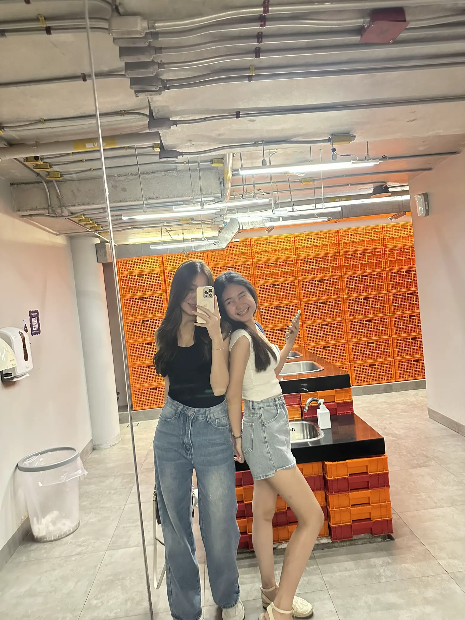 OOTD Hang Out กับเพื่อนสาวว | แกลเลอรีที่โพสต์โดย _namhommm | Lemon8