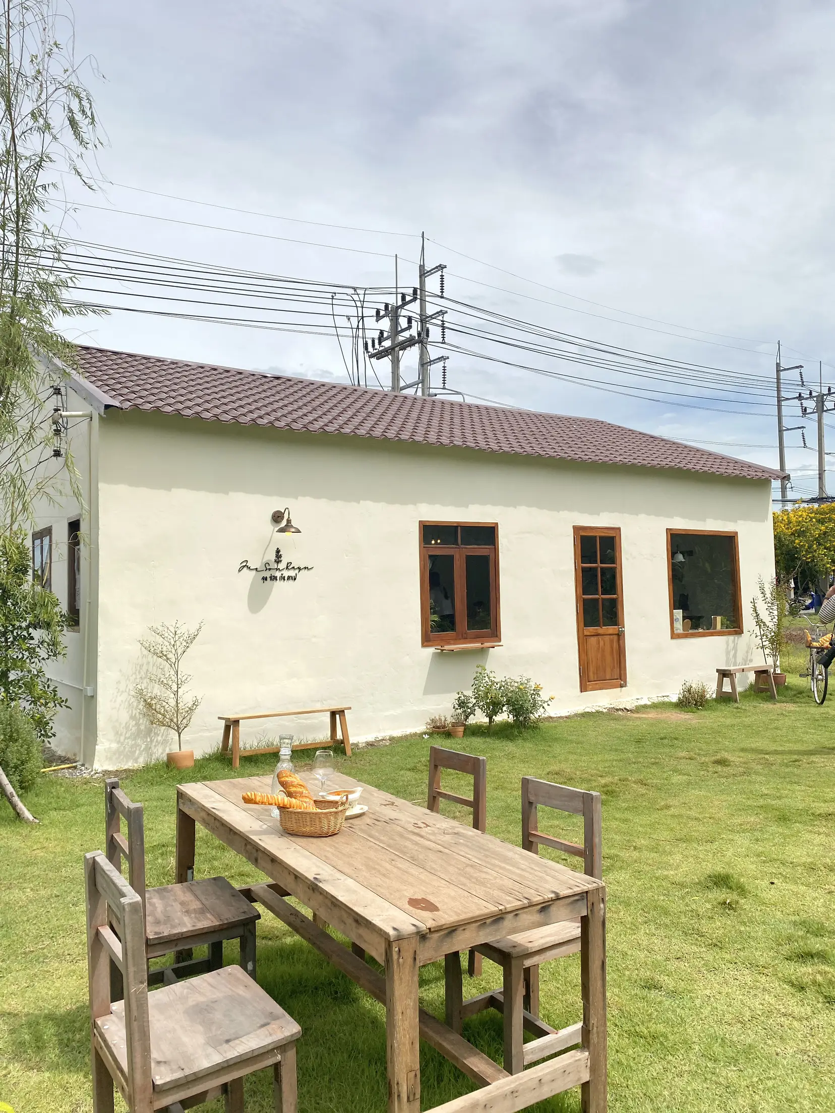 คาเฟ่ใส ๆ ไม่ไปไม่ได้แน้ว Ep.39 : Jutsonrayn Cafe 🏡🛋️💐🪑 | แกลเลอรีที่ ...