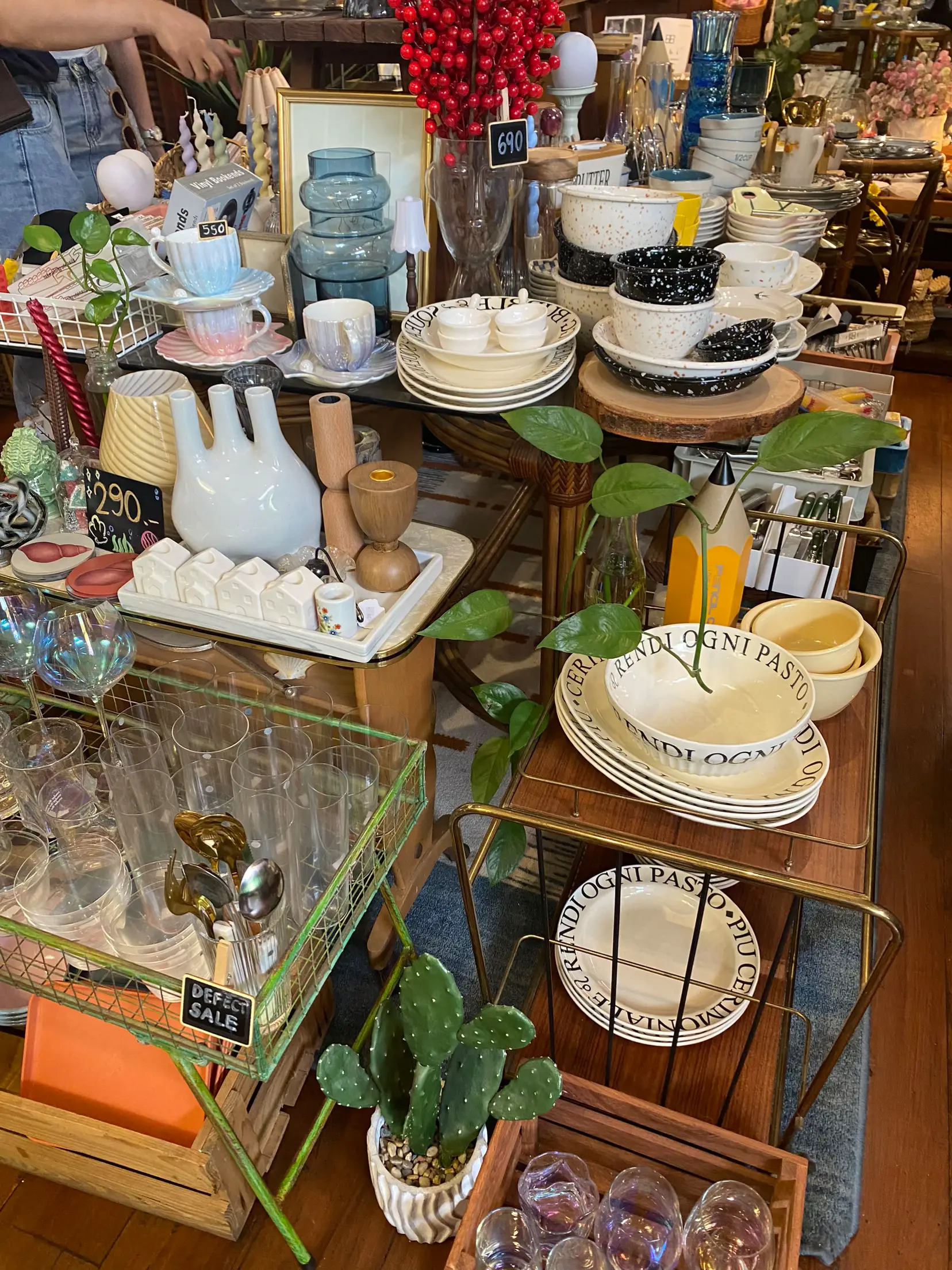 blue wild space ร้านขายของวินเทจ 🪑🪞🪟⏳🧸 | แกลเลอรีที่โพสต์โดย Navillera ...