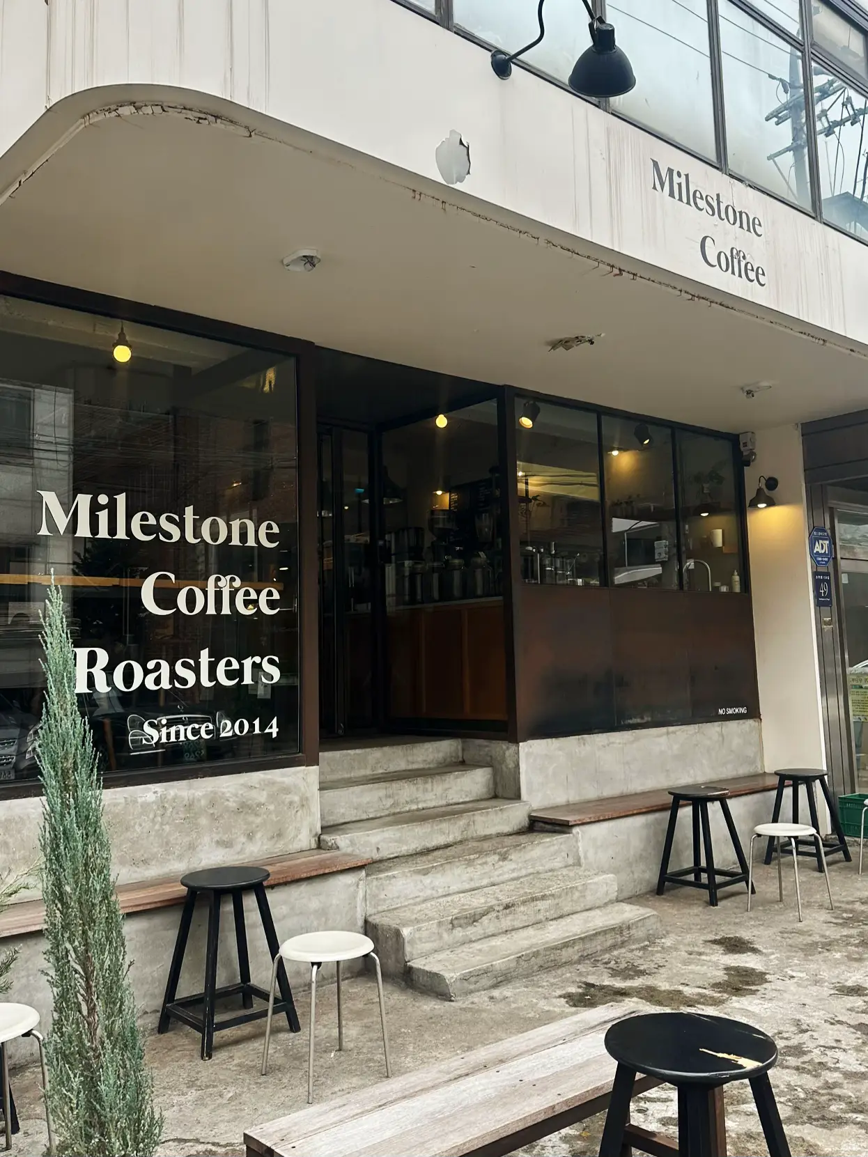 รีวิวคาเฟ่ย่าน Gangnam | Milestone Coffee Roaster☕️🍫 | แกลเลอรีที่โพสต์โดย Theworldisoutthere ...