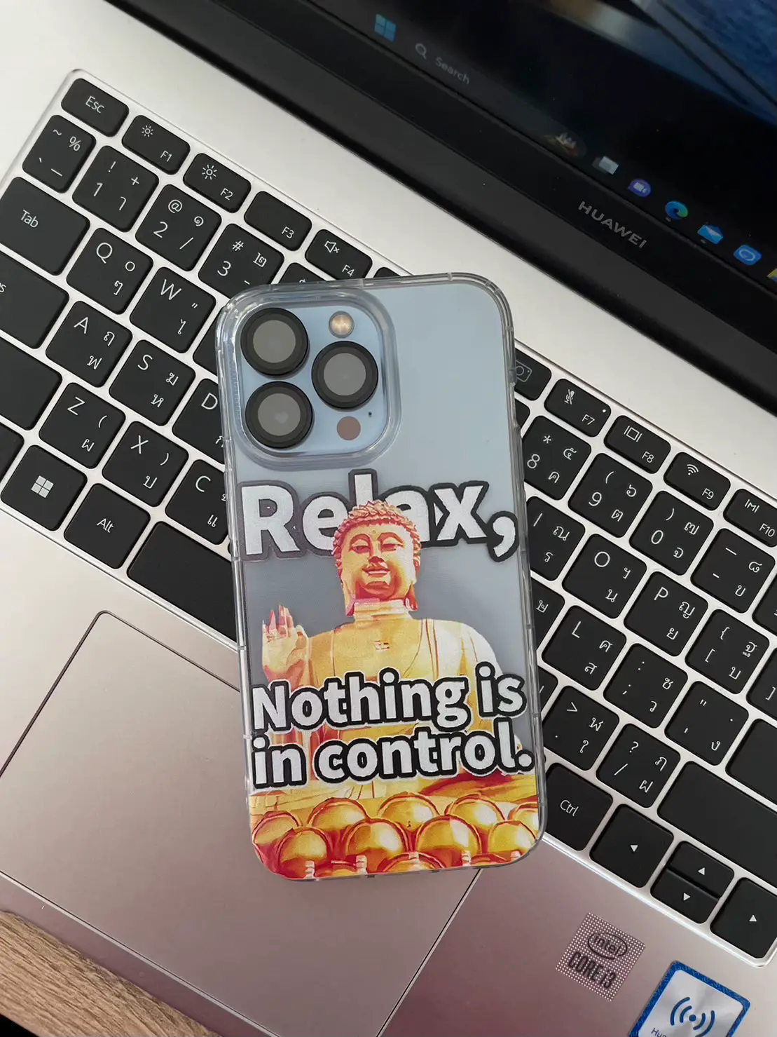 แนะนำ Case iPhone แนวปั่นๆ สายฮาๆ 🥴 | แกลเลอรีที่โพสต์โดย LANBIN | Lemon8