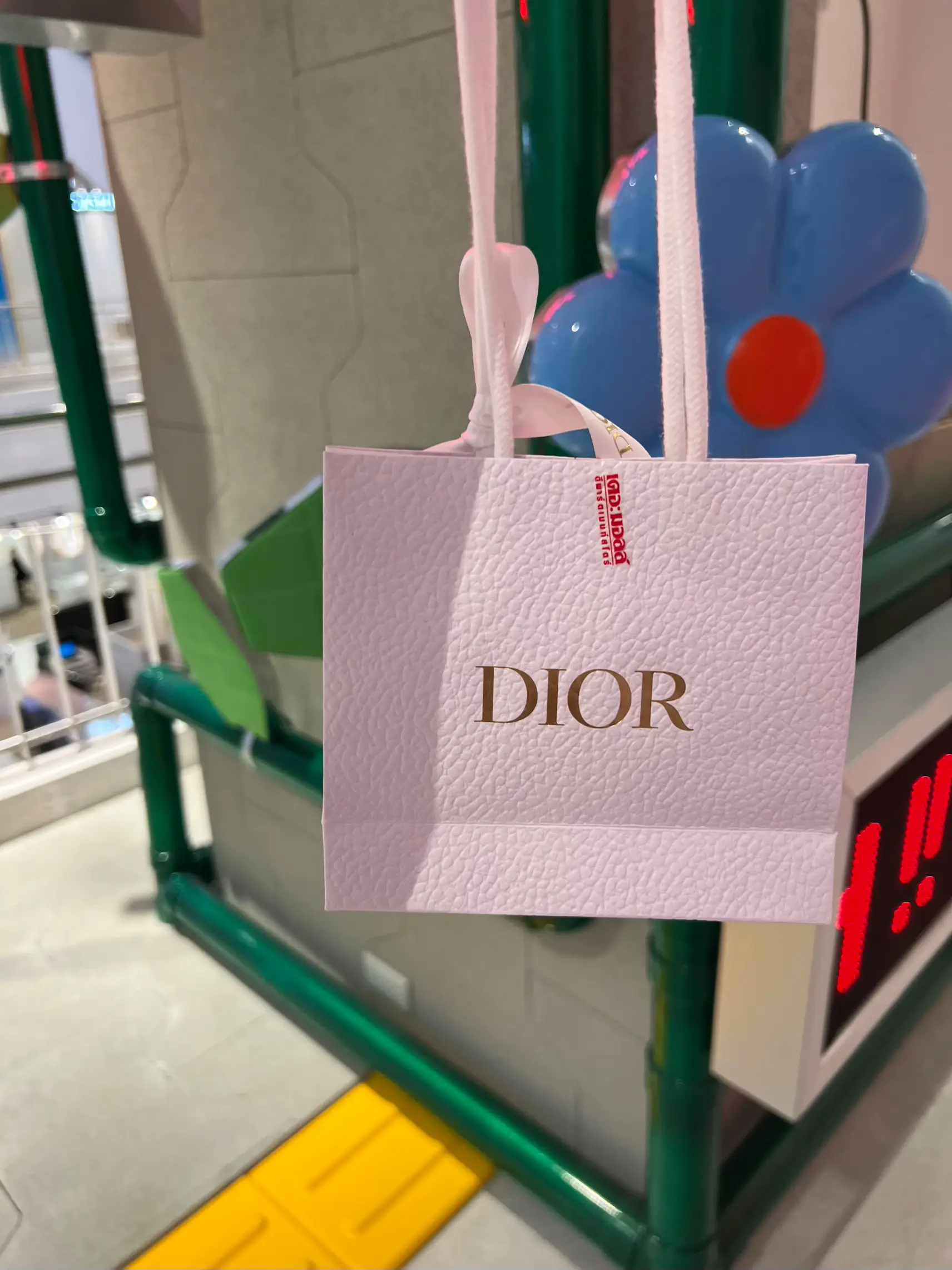 Dior Eye Palette | แกลเลอรีที่โพสต์โดย Natt | Lemon8