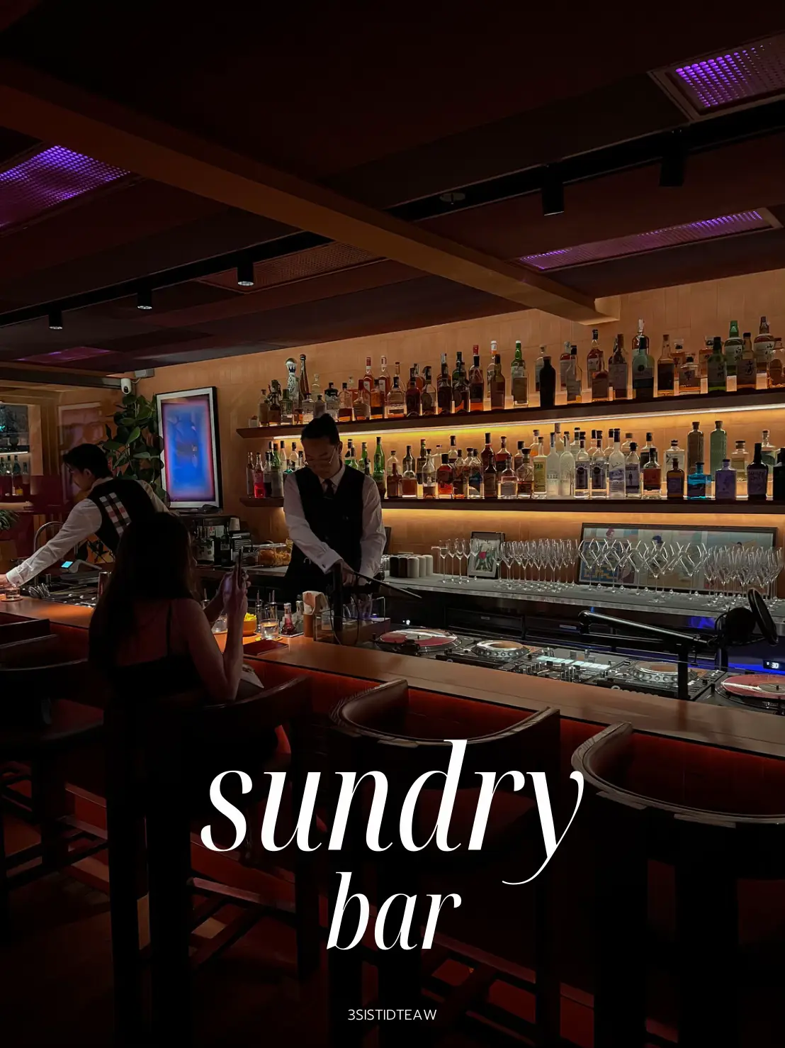 บาร์สุดเก๋🍹🧡 ย่านสีลมมี 4 ชั้น สไตล์ร้านดีมากก🥰 | แกลเลอรีที่โพสต์โดย ...