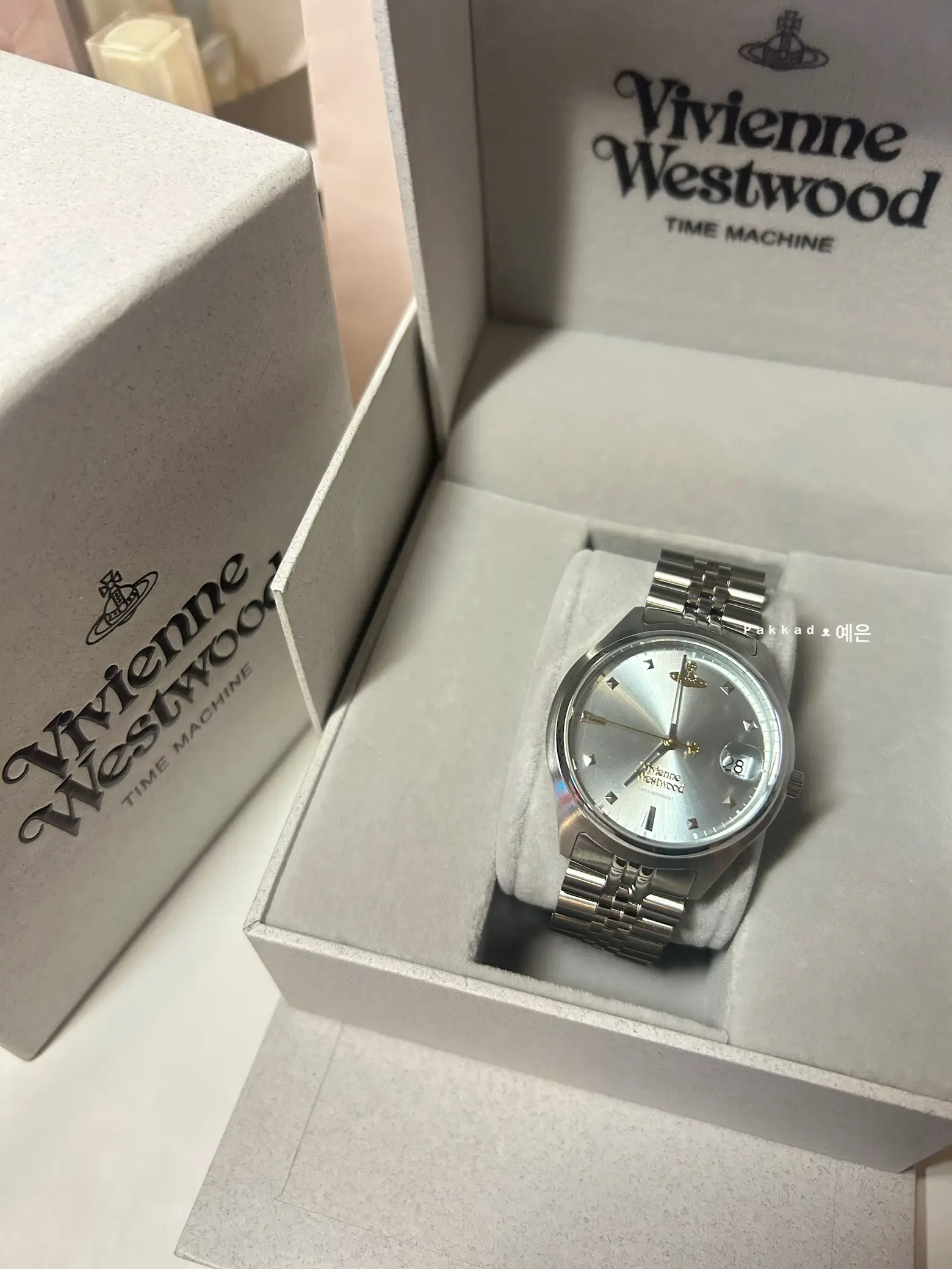 ป้ายยา Vivienne Westwood TIME MACHINE⏱️🪐 | แกลเลอรีที่โพสต์โดย ᴾᵃᵏᵏᵃᵈ ᵜ 예은 | Lemon8