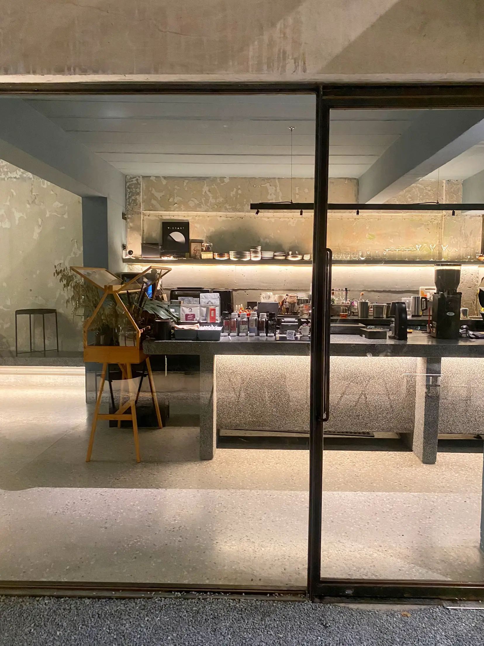 ViBRANT คาเฟ่ติดบีทีเอสสถานี พหลโยธิน 59 | แกลเลอรีที่โพสต์โดย Matcha_lady | Lemon8