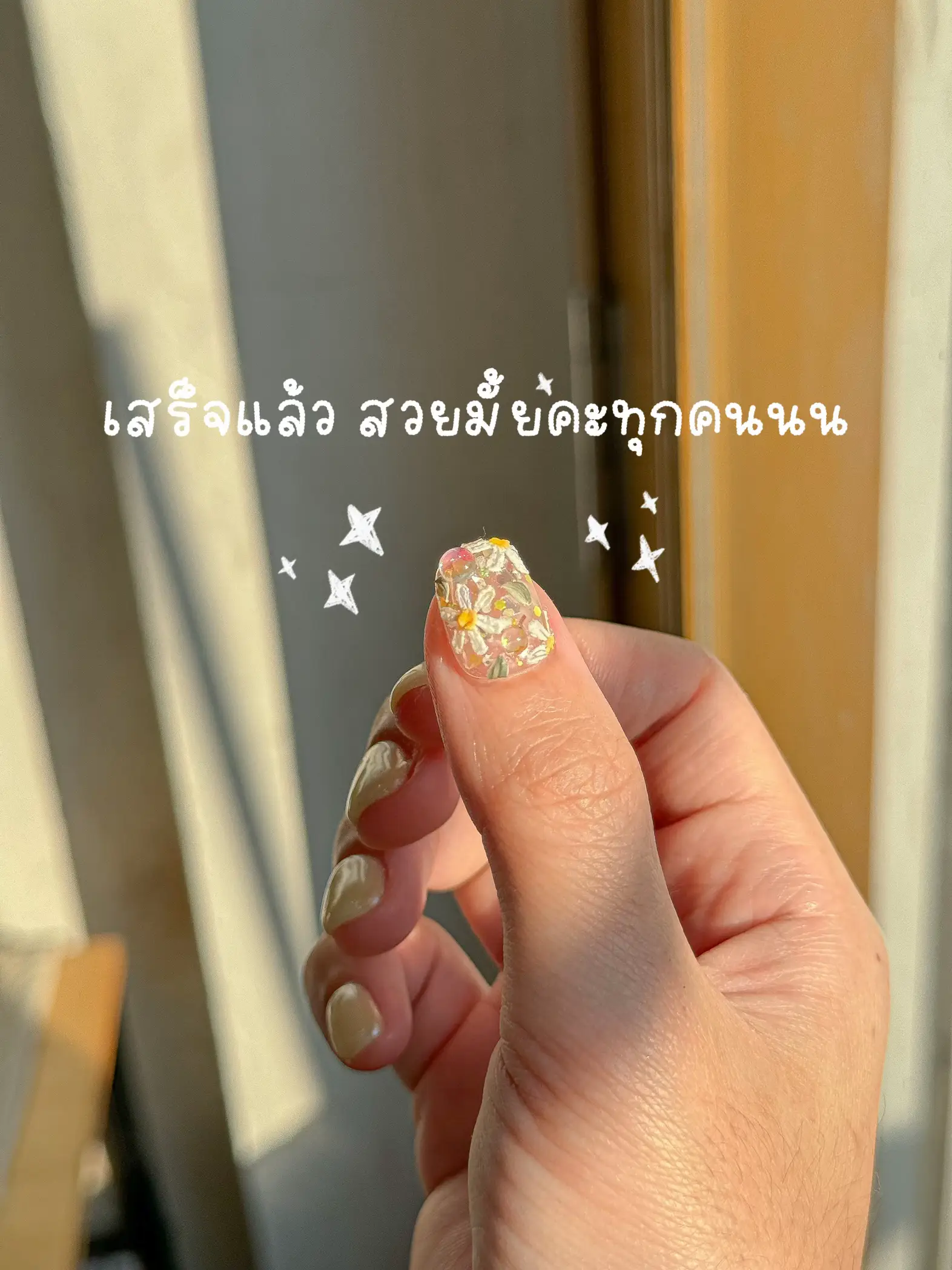 เล็บลายดอกไม้ที่ฮิตที่สุดเวลานี้ 🌷🌼 | แกลเลอรีที่โพสต์โดย takeawaystudio | Lemon8