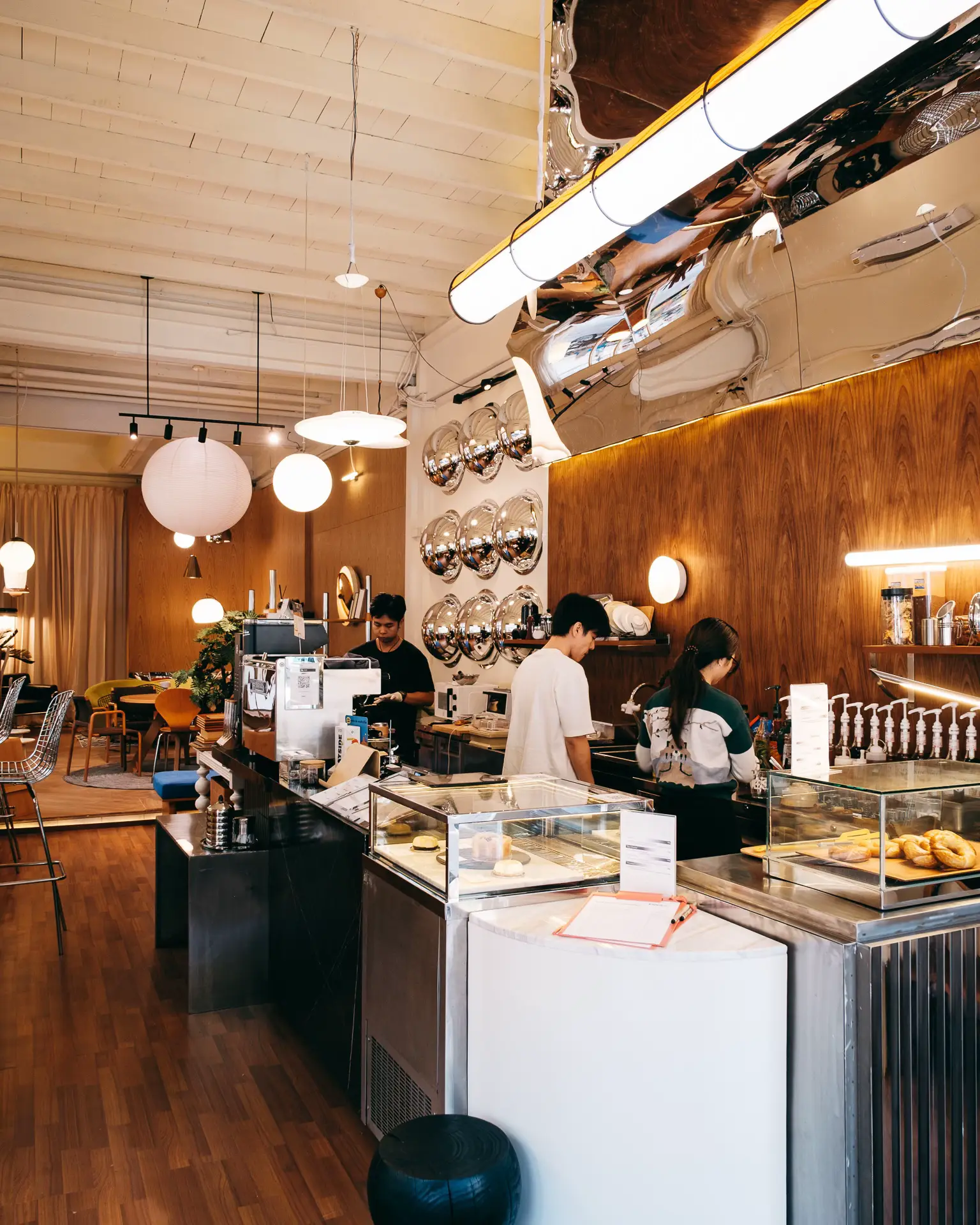 ENVIES เปิดร้านใหม่ในย่านตลาดน้อย ห่างจากร้านเดิมนิดเดียว☕️ | แกลเลอรีที่โพสต์โดย Rattomarty ...