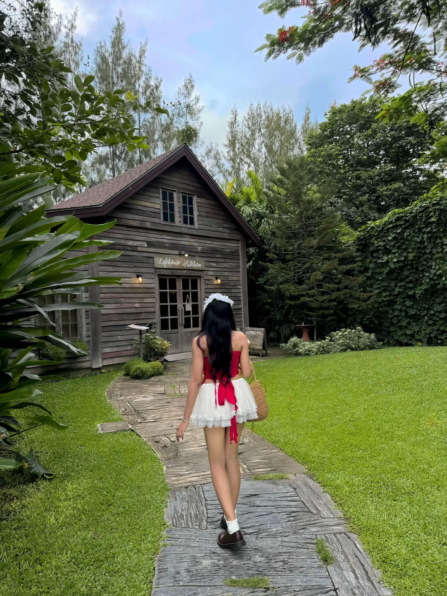 OOTD มาในลุคสาวน้อยเก็บดอกไม้ในสวนกันค่ะ🌺 | แกลเลอรีที่โพสต์โดย Ra Ri | Lemon8